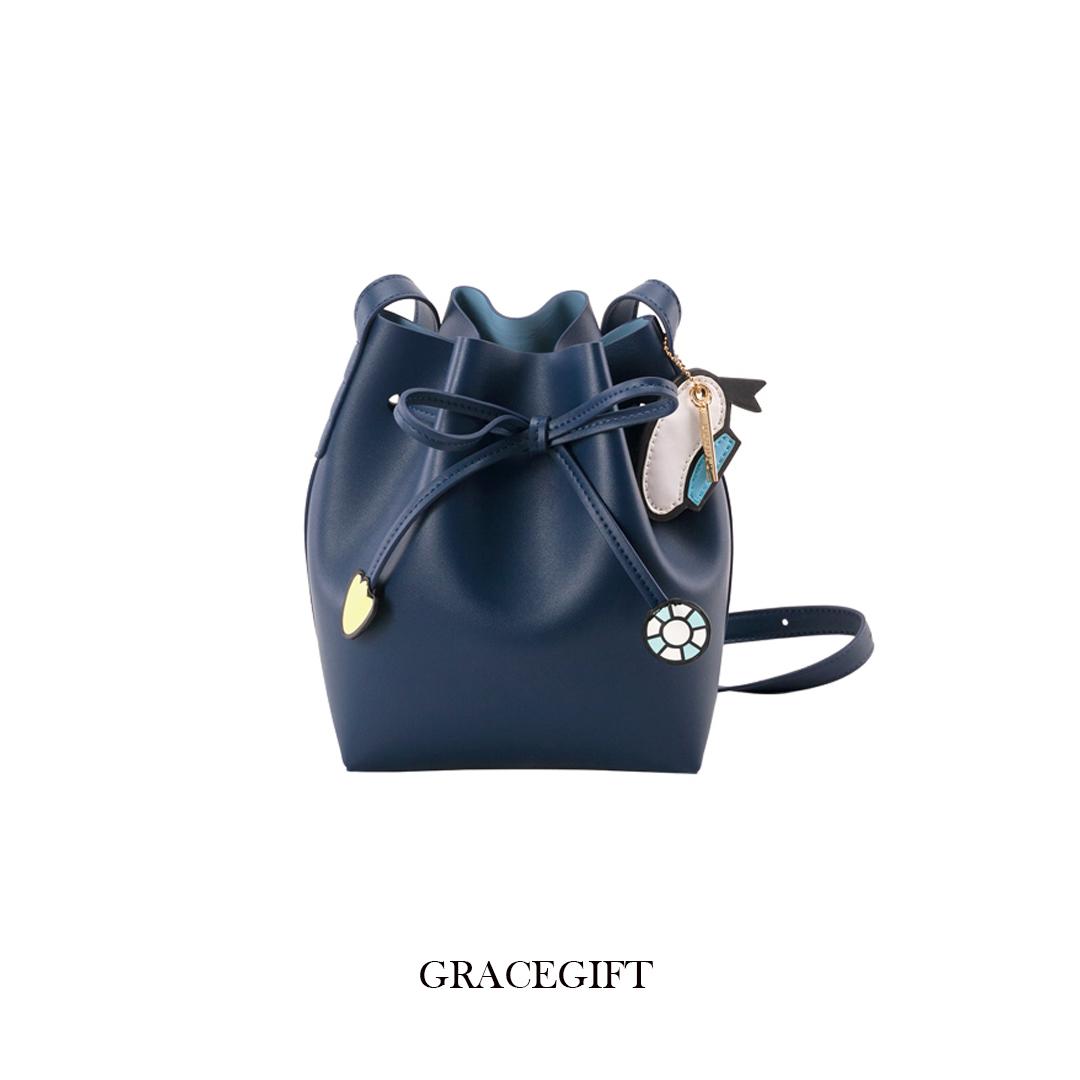 (พร้อมส่ง)กระเป๋า Disney Donald drawstring cylinder bag สีกรม ลาย ...