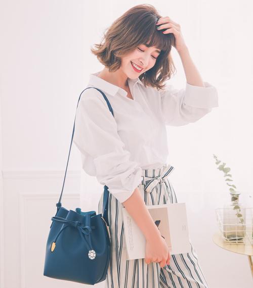 (พร้อมส่ง)กระเป๋า Disney Donald drawstring cylinder bag สีกรม ลาย ...