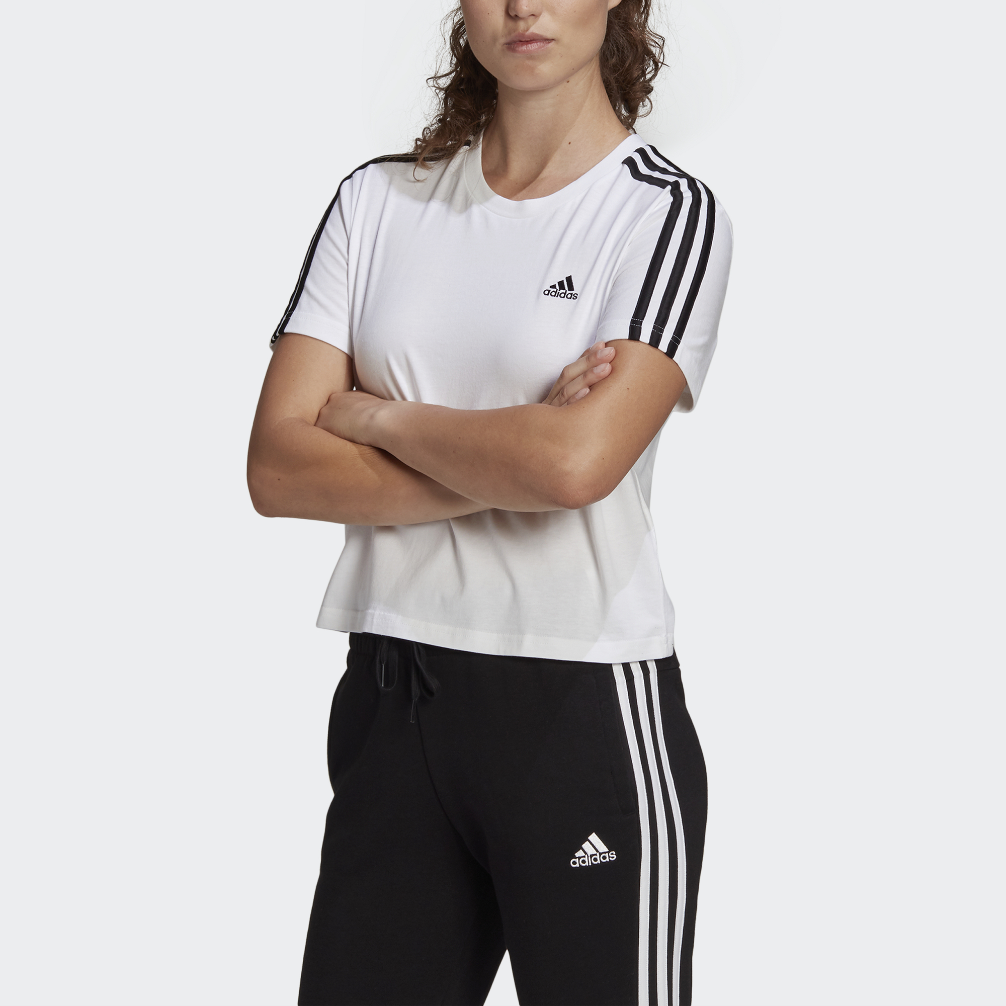 adidas ไลฟ์สไตล์ กางเกงผ้าทอขาเจ็ดส่วน Essentials 3-Stripes ผู้หญิง สี ...