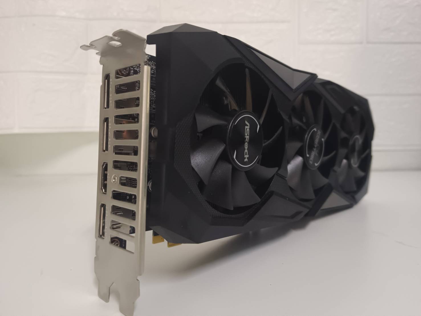 การ์ดจอ Asrock RX 5700 XT Challenger Pro 8G OC 8GB 3พัดลม เล่นเกมส์ลื่น ...