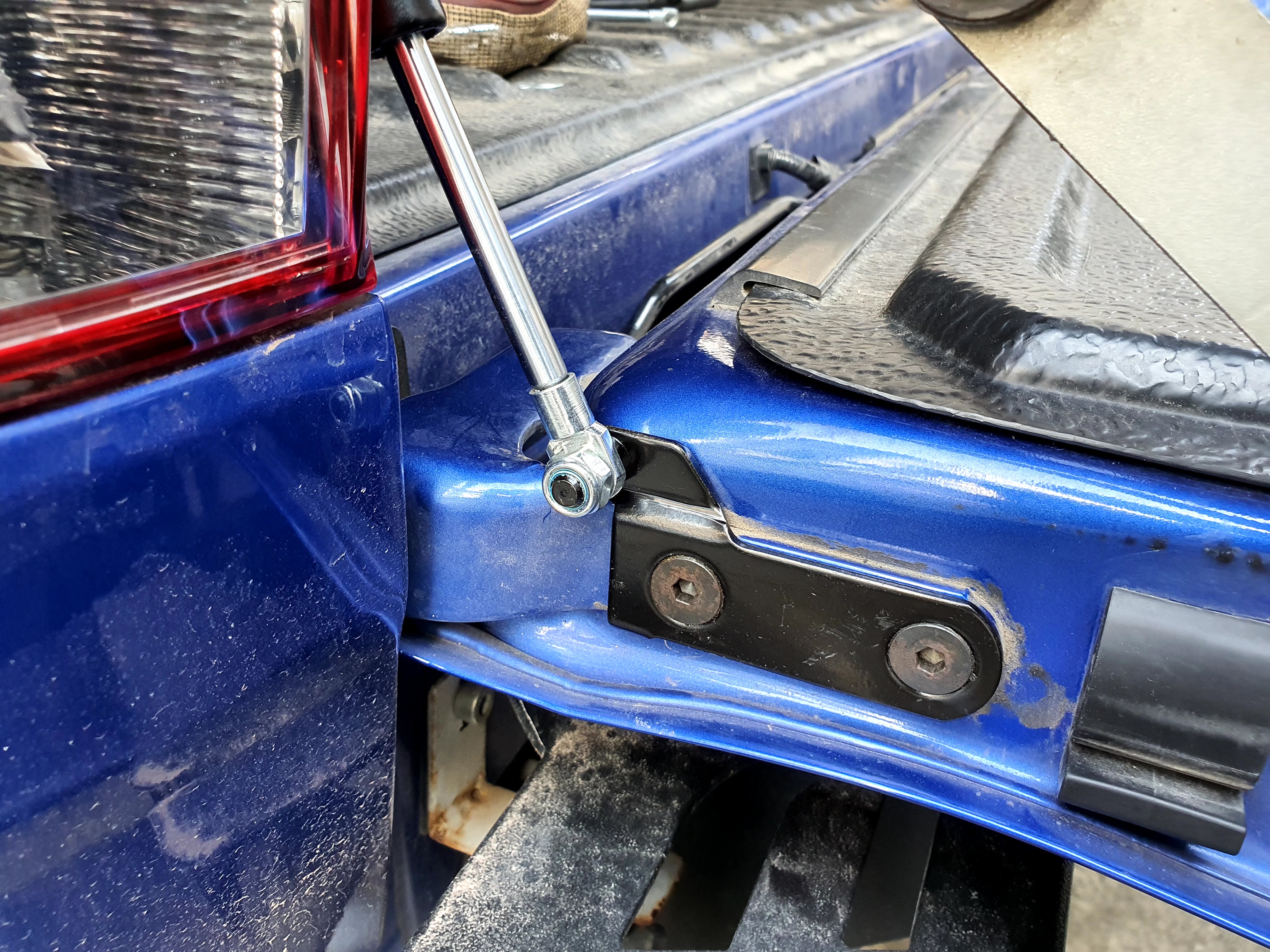 (ด้านซ้าย) โช๊คฝาท้ายกระบะ, for Toyota Hilux GUN125 Revo 2015 2016 2017 ...