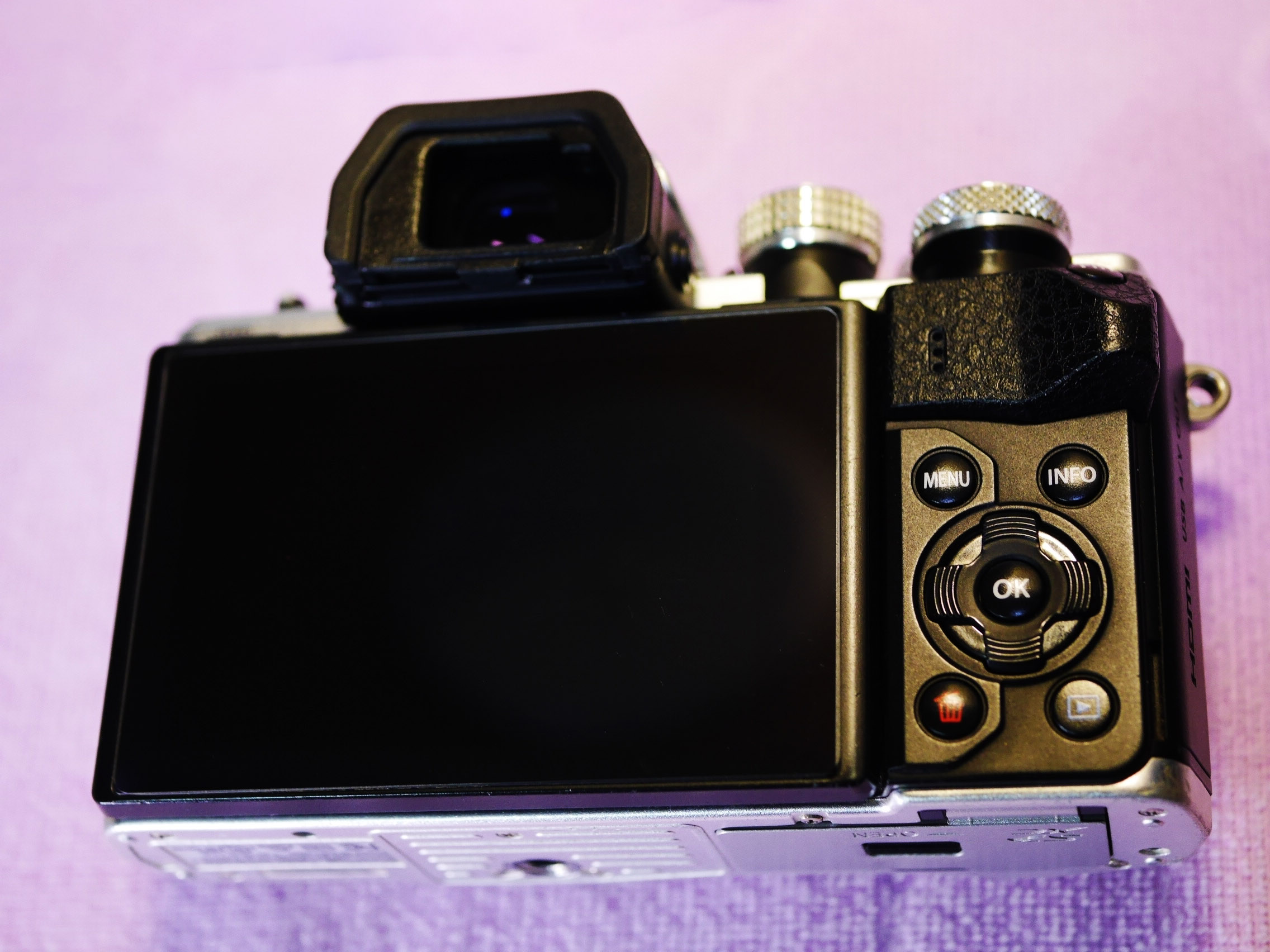 OLYMPUS OM-D E-M10 Mark II Wi-Fi Weather-Sealing Black Silver Body only ...