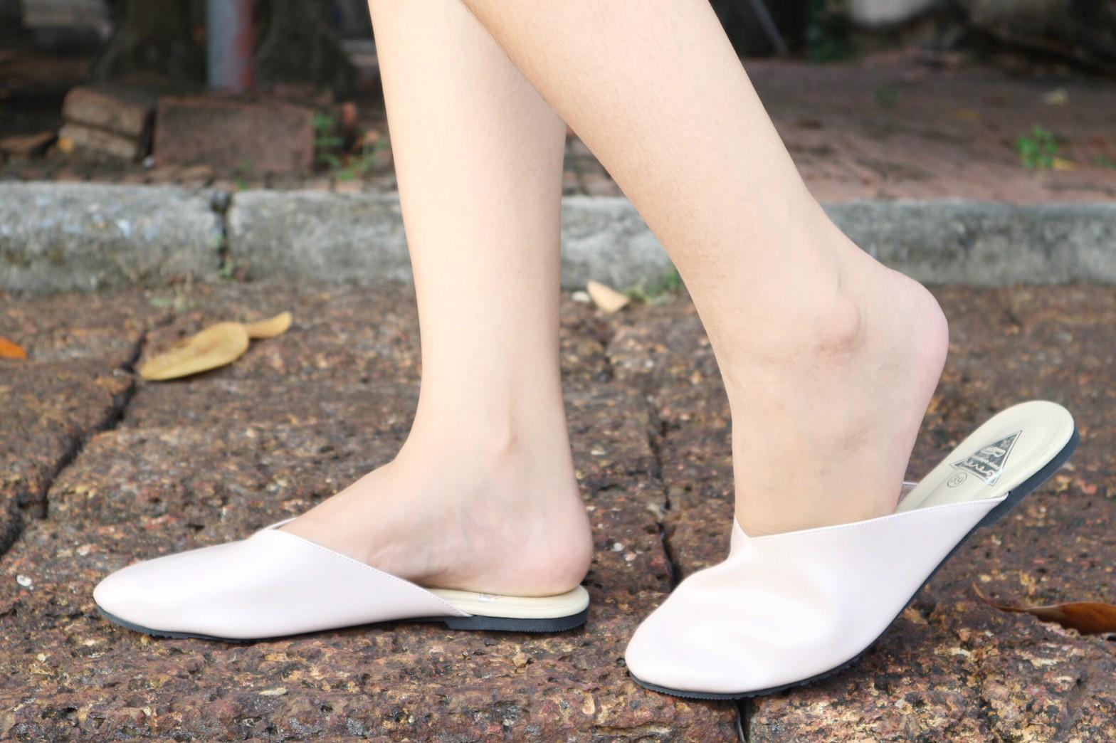 Simple Mule รองเท้าเปิดส้นทรงวี - Those.simple.shoes - ThaiPick
