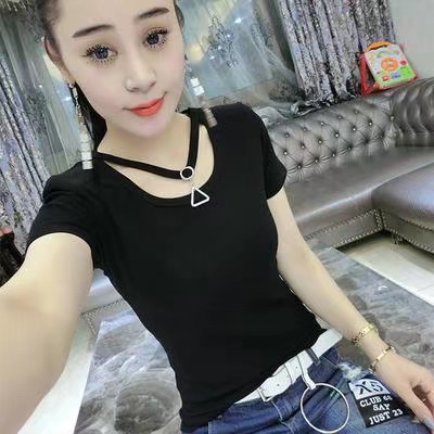 Kao Bao เสื้อยืดแขนสั้น ผ่าคอ มีสร้อยตรงกลาง ผ้านุ่มยืด - KaoBao - ThaiPick