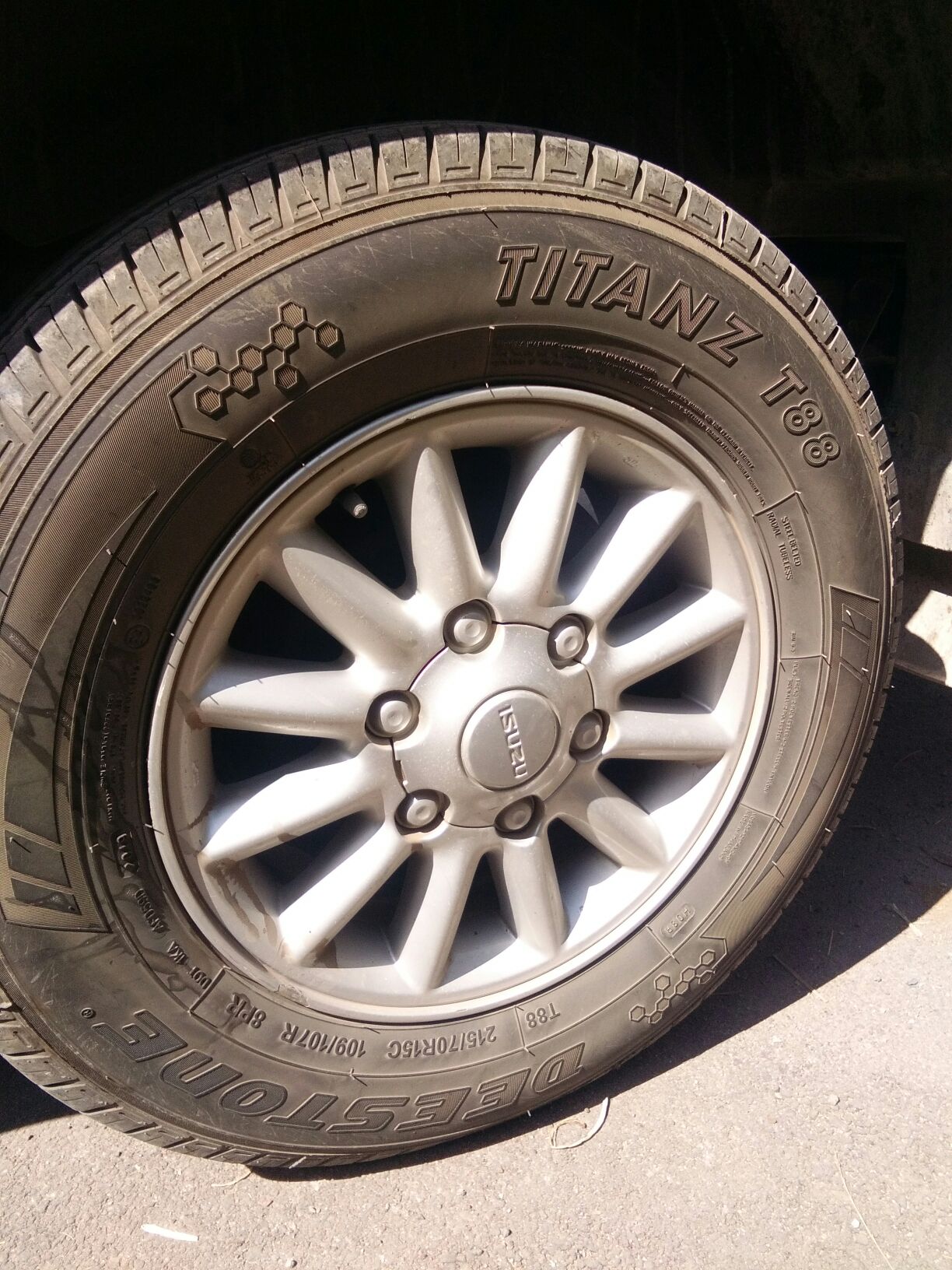 ฝาครอบดุมล้อ ฝาดุม ฝาล้อ ฝาครอบล้อ ฝาครอบแม็ก ฝากลางแม็ก อีซูซุ ISUZU ...