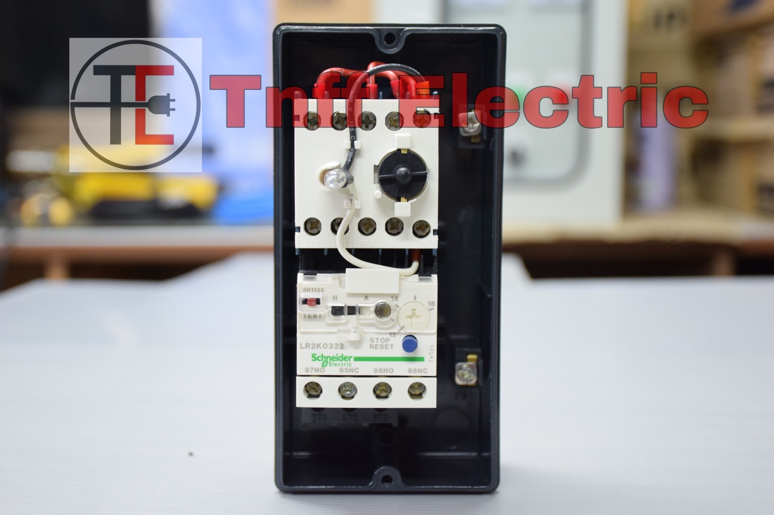 Schneider รุ่น LE1M35Q722 (Enclosed DOL starters) 3P/380V - Tnff Electric - ThaiPick