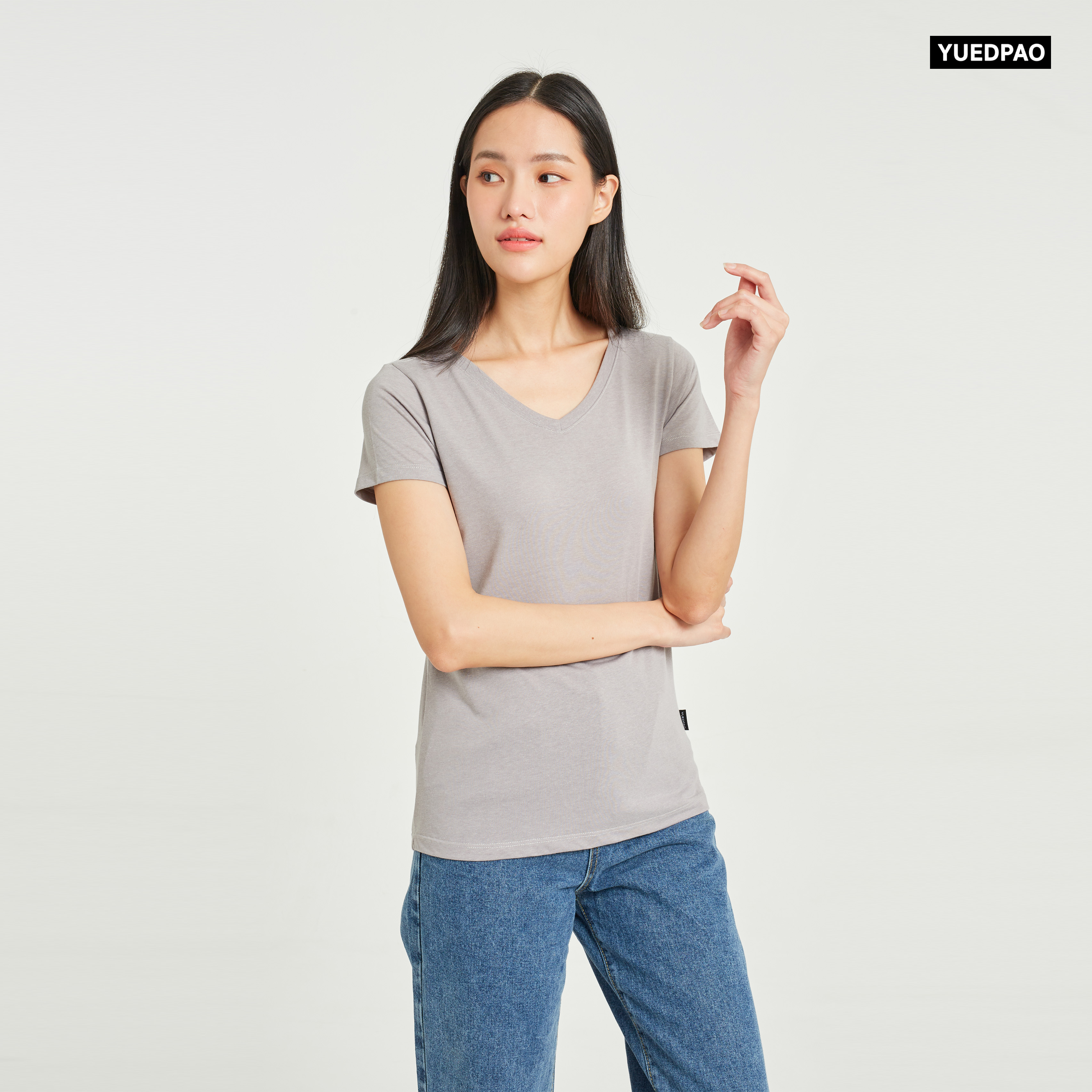 Yuedpao เสื้อยืดผู้หญิงคอวี ทรงเข้ารูป ไม่ย้วย ไม่หด ไม่ต้องรีด ใส่สบาย basicstyle เสื้อยืดคอวี ...