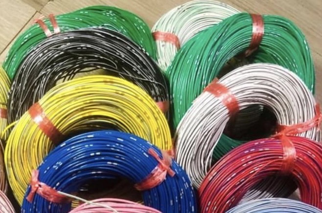 สายไฟรถยนต์ AVSS แบบลายตุ๊กแก ขนาด0.3sp. mm ใส้ทองแดงแท้ ใส้ในเต็ม เปลือกบาง ทนความร้อนสูงไม่ติด ...