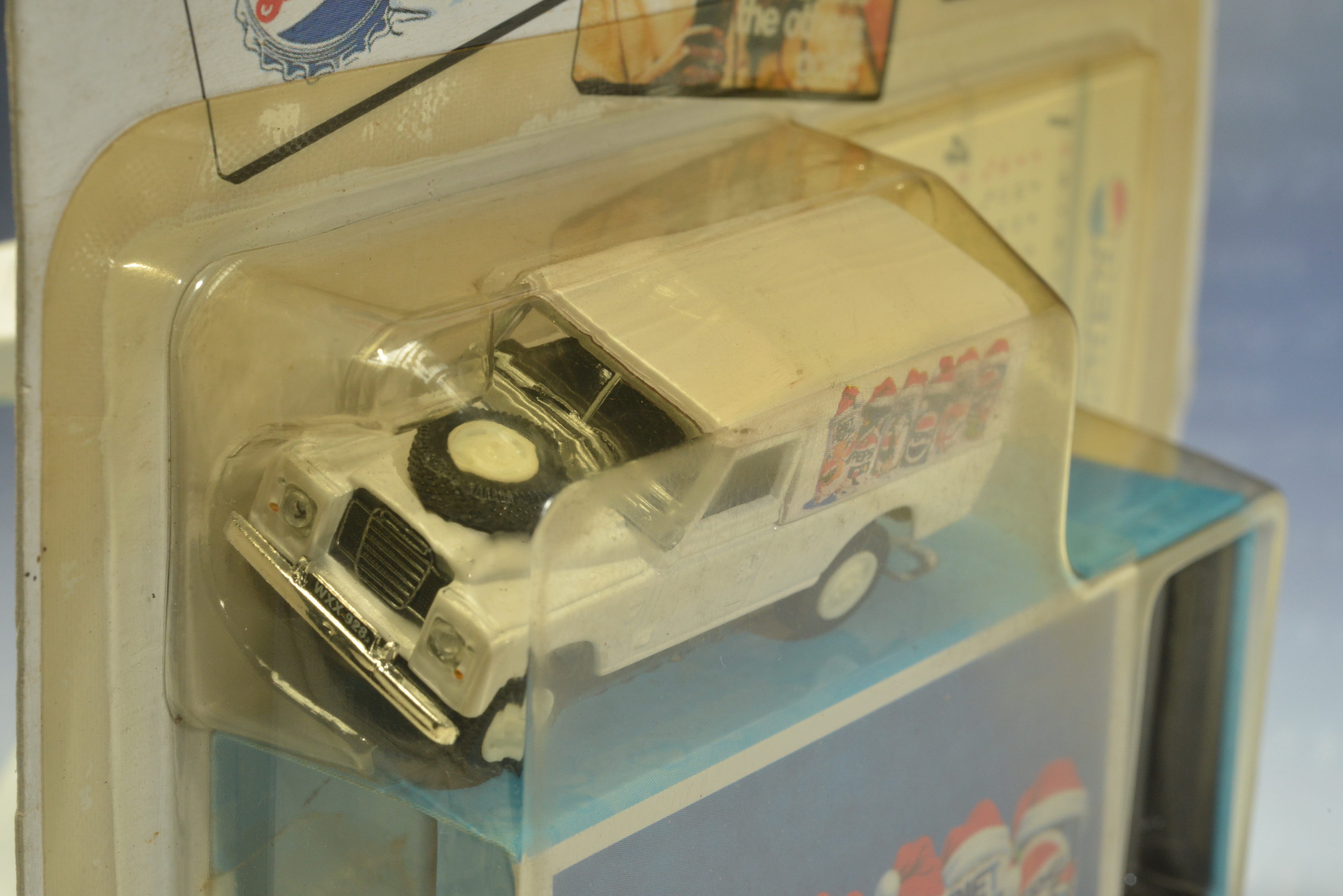 No.2042 โมเดลรถเหล็ก Cararama-Land Rover Series 3 (PEPSI) Limited Tin ...