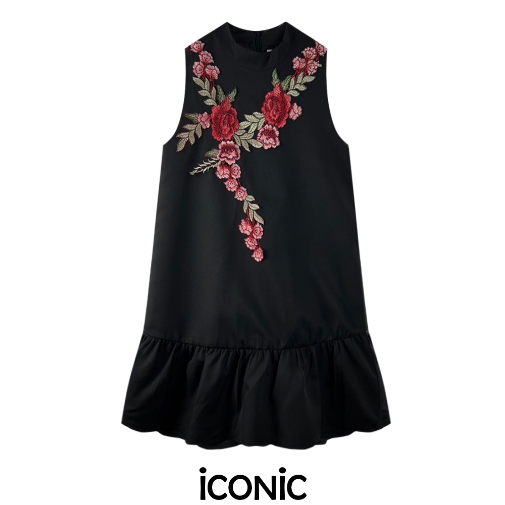 iCONiC BLACK Rope Dress ชุดเดรสสั้น ผ้าไหม แขนกุด ปักลายดอกไม้ คอจีน เด ...