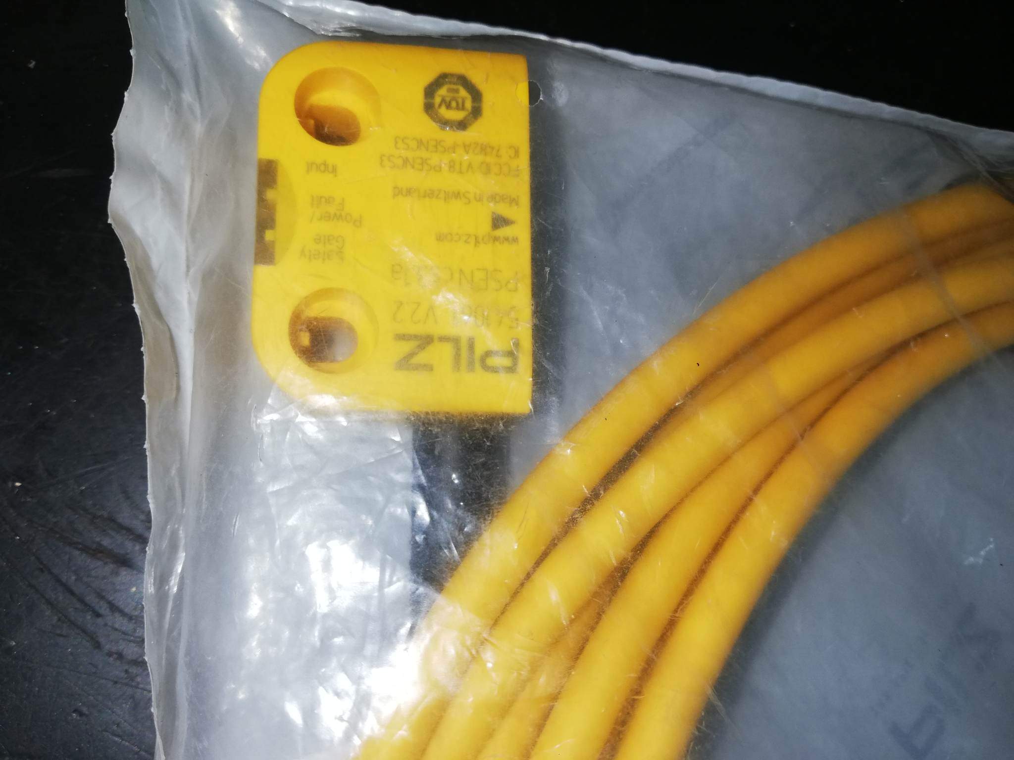 NEW PILZ - 541061 541061, RFID SAFETY SWITCH, 2 SAFE SEMICONDUCTOR ...