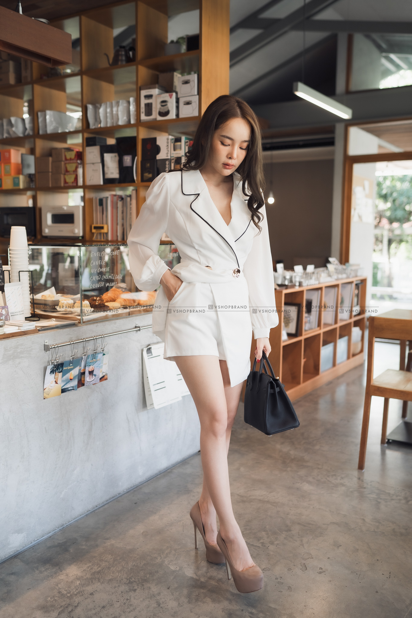 VShop Set เสื้อคลุม+ขาสั้น เดรสตัดเย็บด้วยแขนซีทรูเล่นตัดขอบสี แมทพร้อม ...