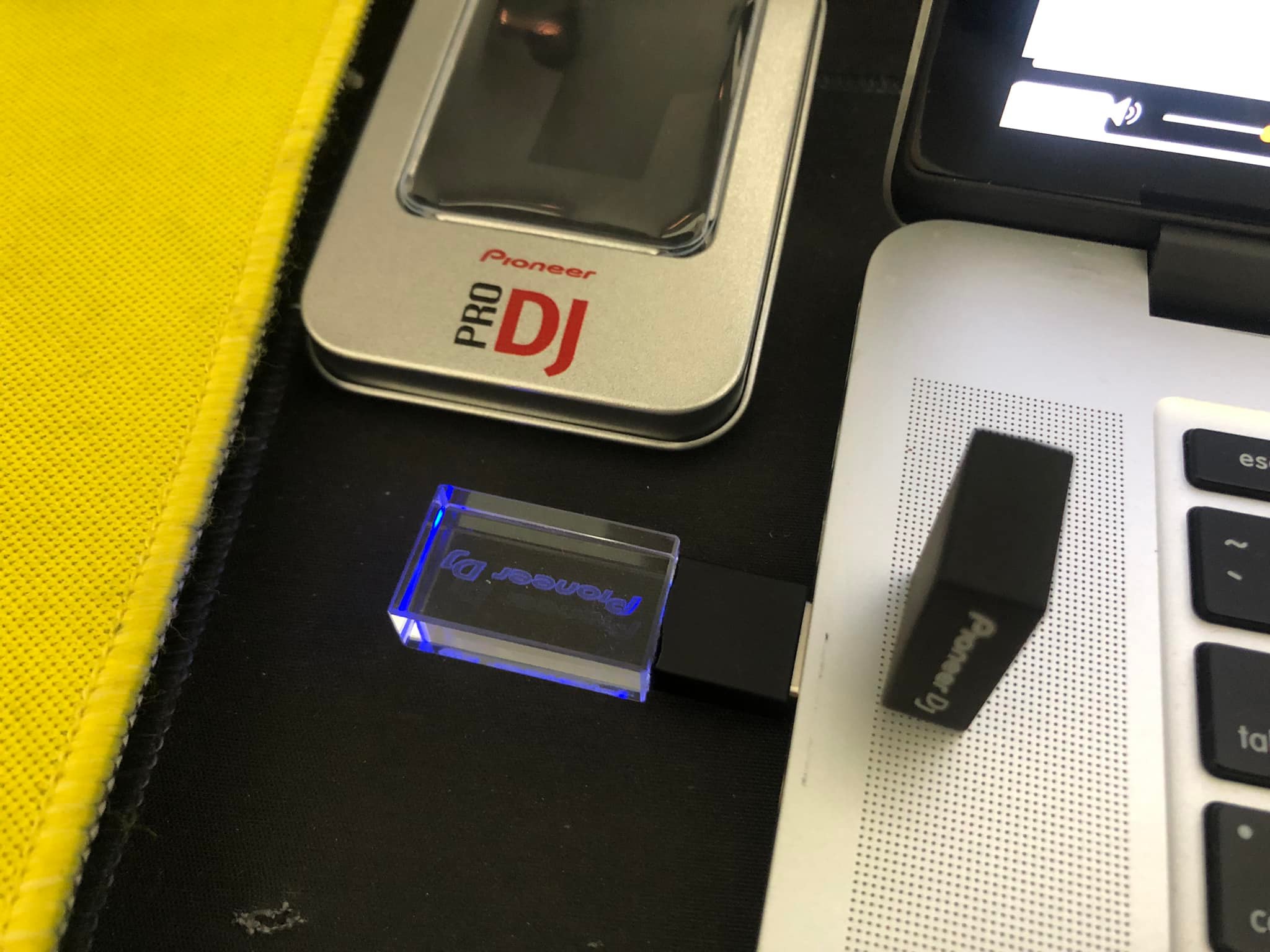USB DJ คริสตัล usb3.0 ขนาดความจุ64G มีไฟแสดงสถานะสีฟ้า ใช้ได้ทั้ง ...
