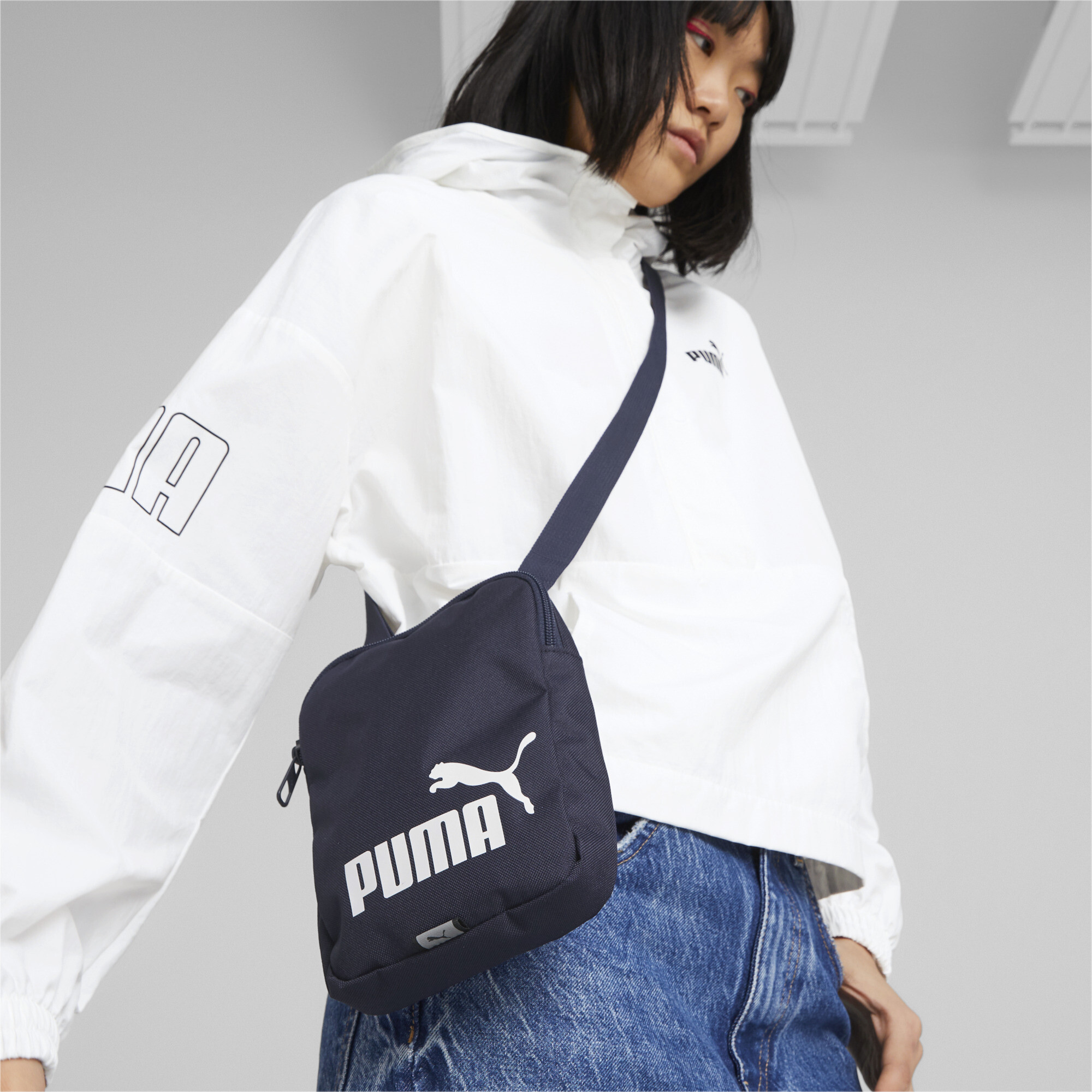 PUMA BASICS - กระเป๋าสะพายไหล่ PUMA Phase Portable สีฟ้า - ACC ...