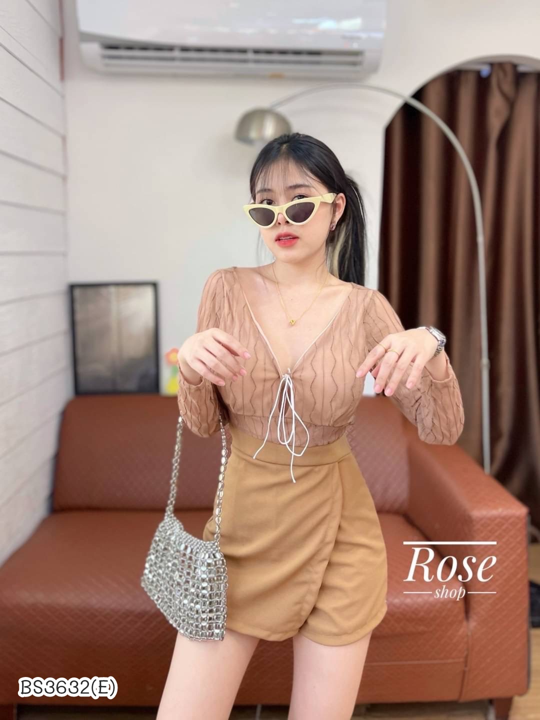 BS3632 จั้มสูทป้ายหน้าเว้าหลัง จั้มสูทขาสั้น - fashion online by2a - ThaiPick