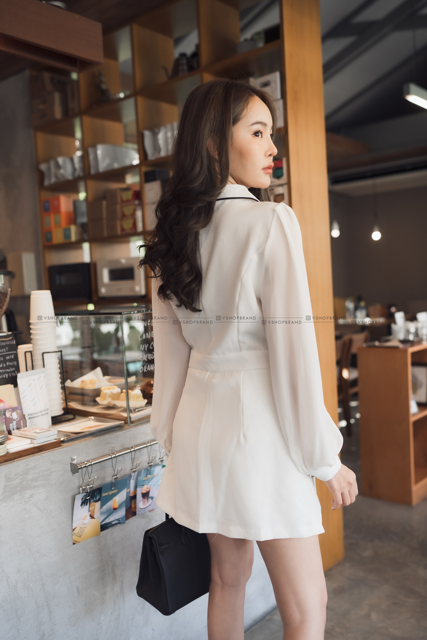 VShop Set เสื้อคลุม+ขาสั้น เดรสตัดเย็บด้วยแขนซีทรูเล่นตัดขอบสี แมทพร้อม ...