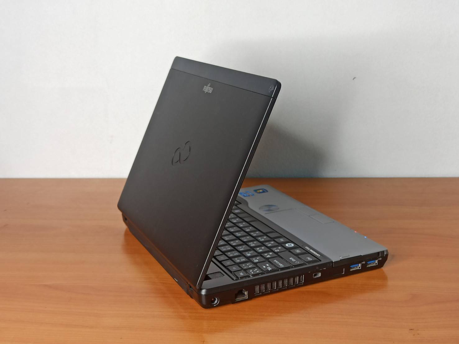 NOTEBOOK FUJITSU LIFEBOOK P772 น้ำหนักเบาพกพาง่าย ทำงาน เล่นเน็ต ยูทูป ...