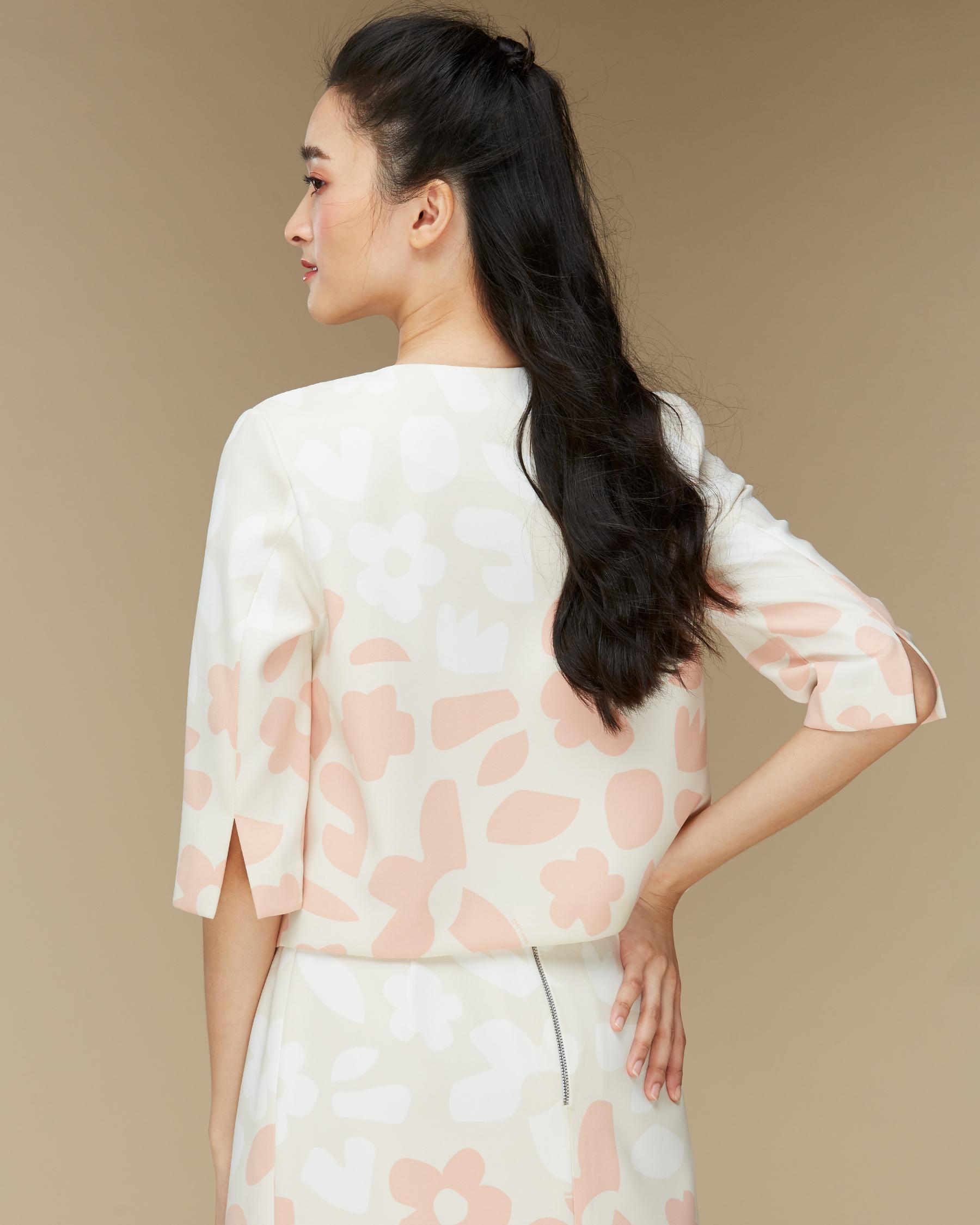 VANNSTOFF Signe Blouse เสื้อคอกลมแขนสามส่วนที่มาพร้อมกับผ้าลาย Original ของ Vannstoff ...