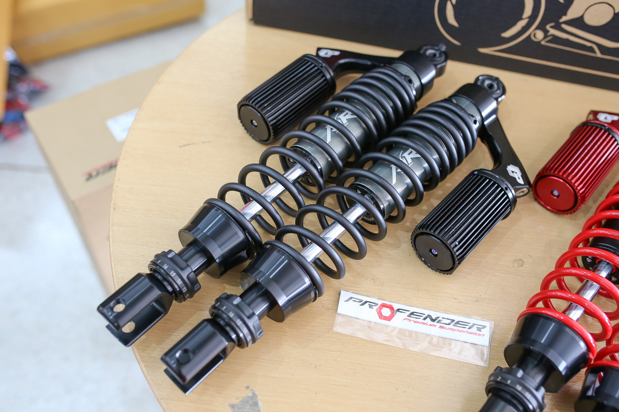 โช๊ค Profender รุ่น Air สี ดำ และ แดงForza350,ADV350 430MM-400MM รุ่น ...