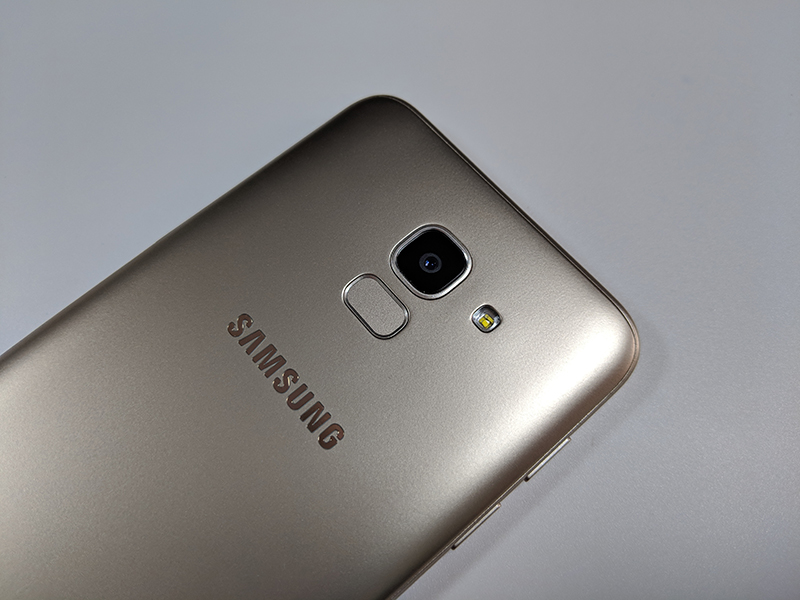 Samsung Galaxy J6 J600F 5.6" โทรศัพท์มือถือ 3GB ram 32GB rom LTE 13MP ...