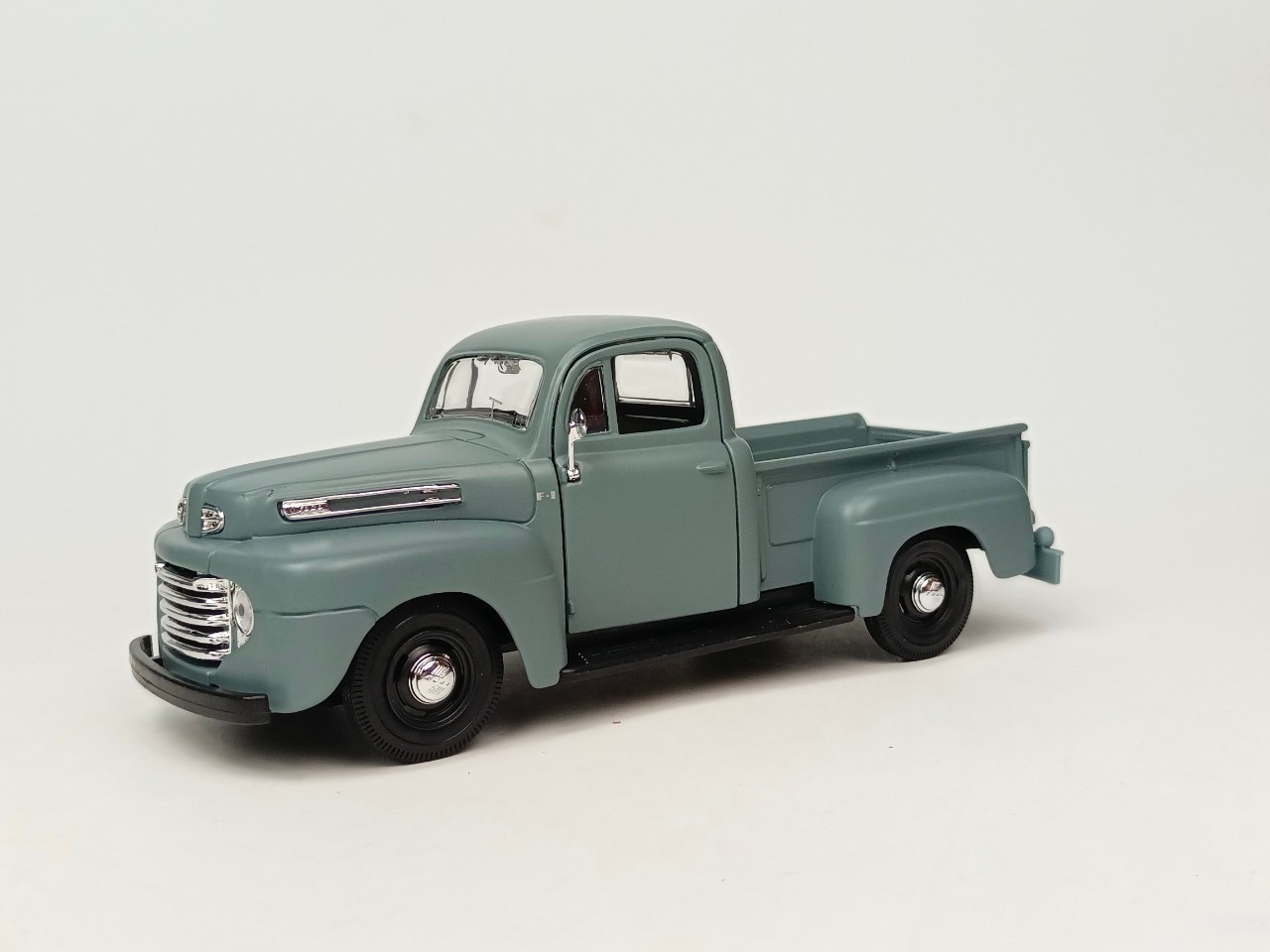 โมเดลรถเหล็ก 1948 Ford F-1 Pickup ยี่ห้อ Motormax scale 1: 24 โมเดล ...