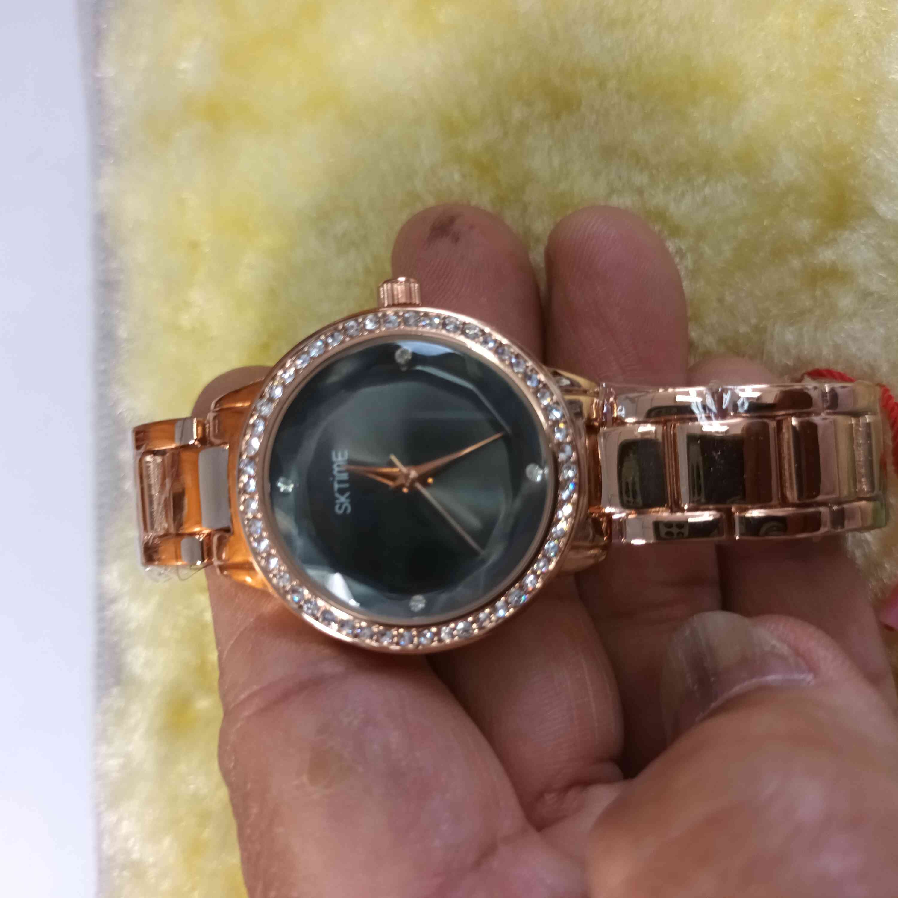 นาฬิกาสุภาพสตรี SK TIME รุ่น D21008 หน้าปัดสีดำ 30MM - P-WATCH - ThaiPick