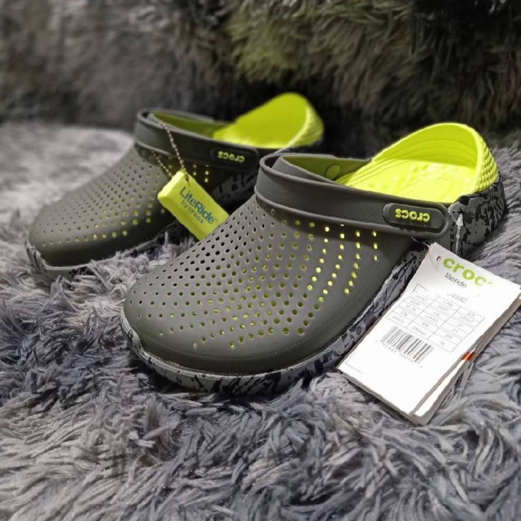 รองเท้า Crocs Lite Ride แบบสวมรอง เท้าแตะ Crocs Lite Ride ผลิตจากยาง ...