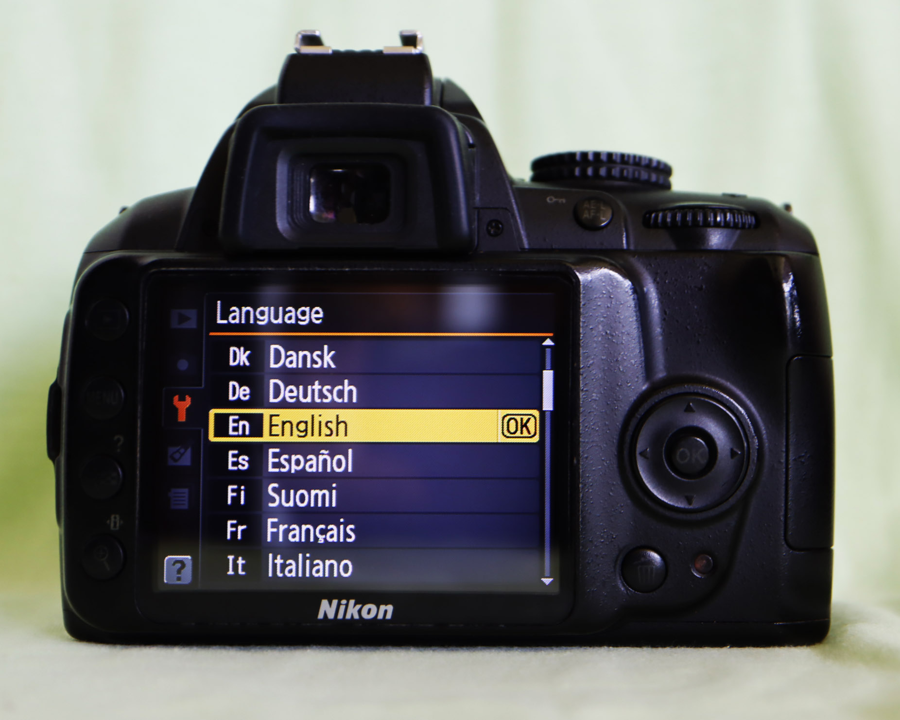 Nikon D3000 DSLR Black Body Digital SLR Camera - ตัวกล้อง APS-C CCD DX-Format 10.2MP Active D ...