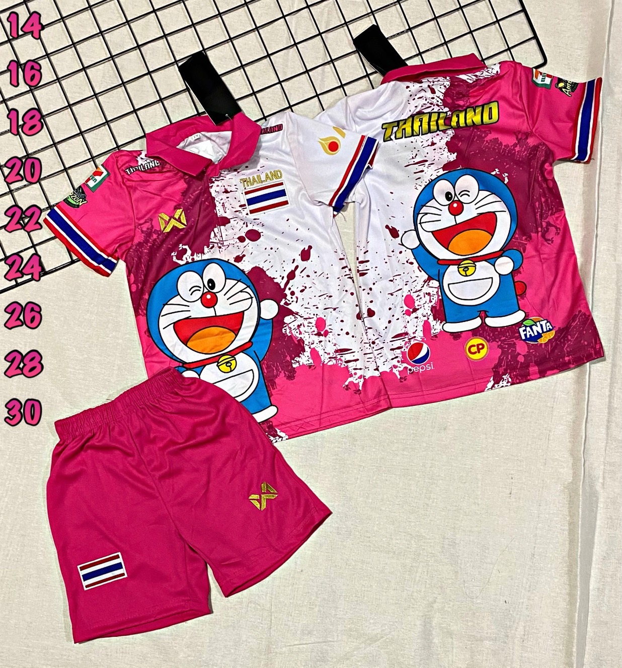 เสื้้อชุดบอลเด็กแมนยูสีแดง โดเรมอน บริการเก็บเงินปลายทางจร้า สุดฮิต - Supata Shop - ThaiPick