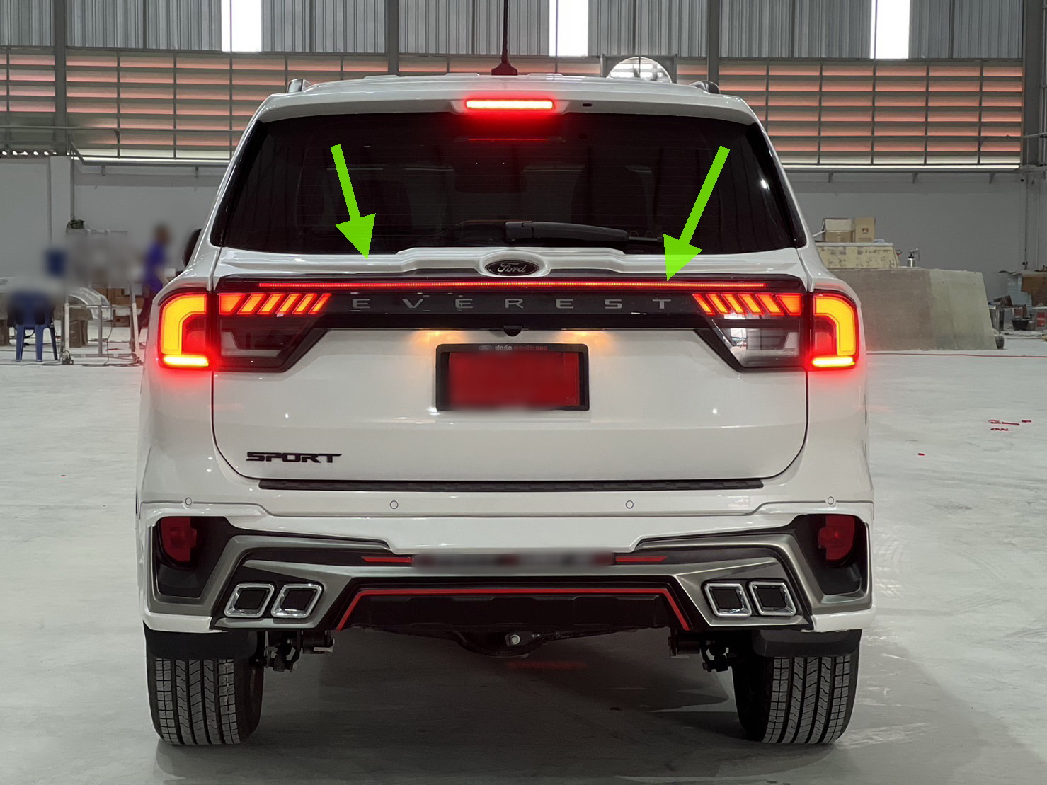 คาดเอวมีไฟ Ford Everest next gen 2022-2025 เป็นงานสีเดียวกับตัวรถ+ไฟยาว ...