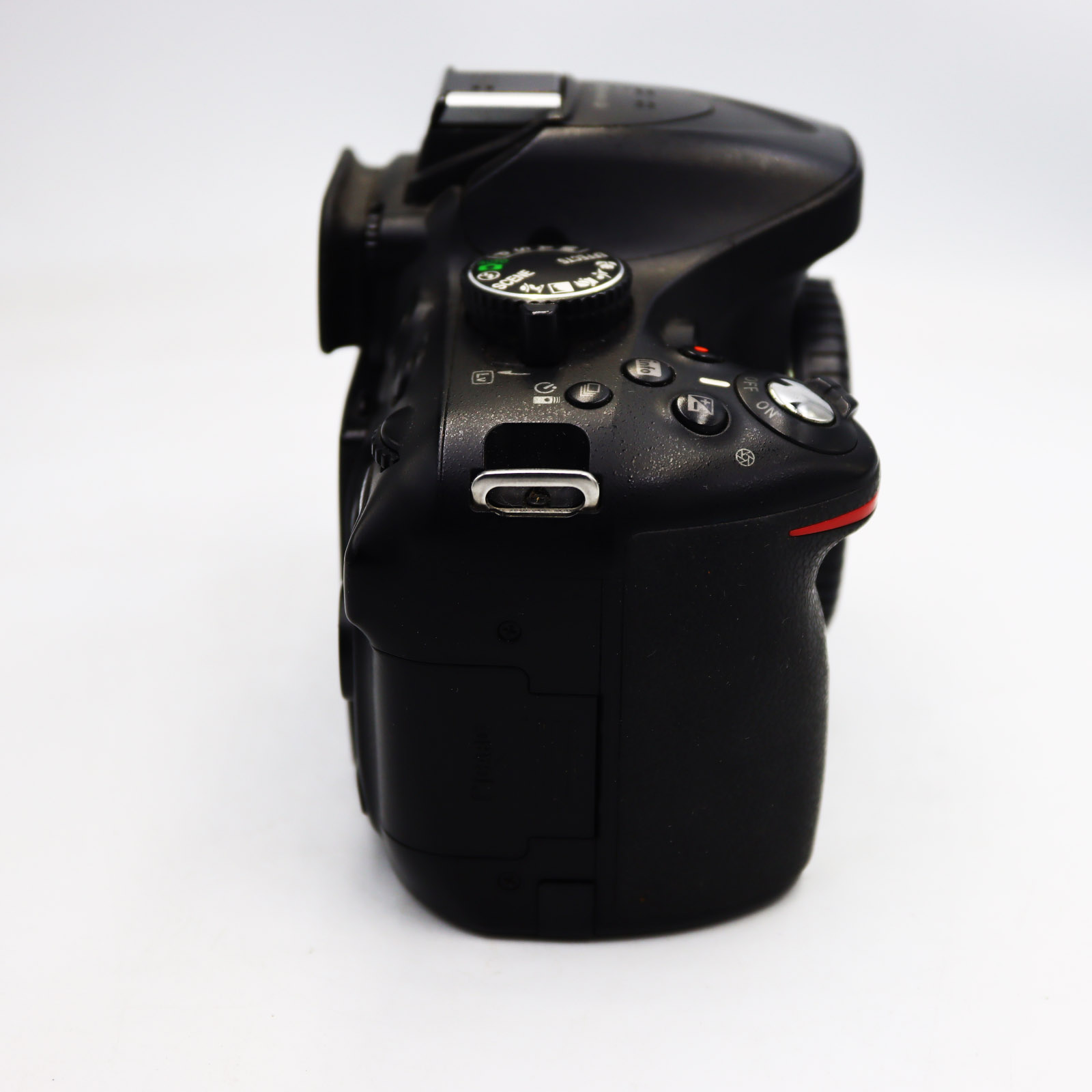 ตัวกล้อง Nikon D5200 มาพร้อมกับเซ็นเซอร์รูปแบบ DX ความละเอียด 24.1MP ...