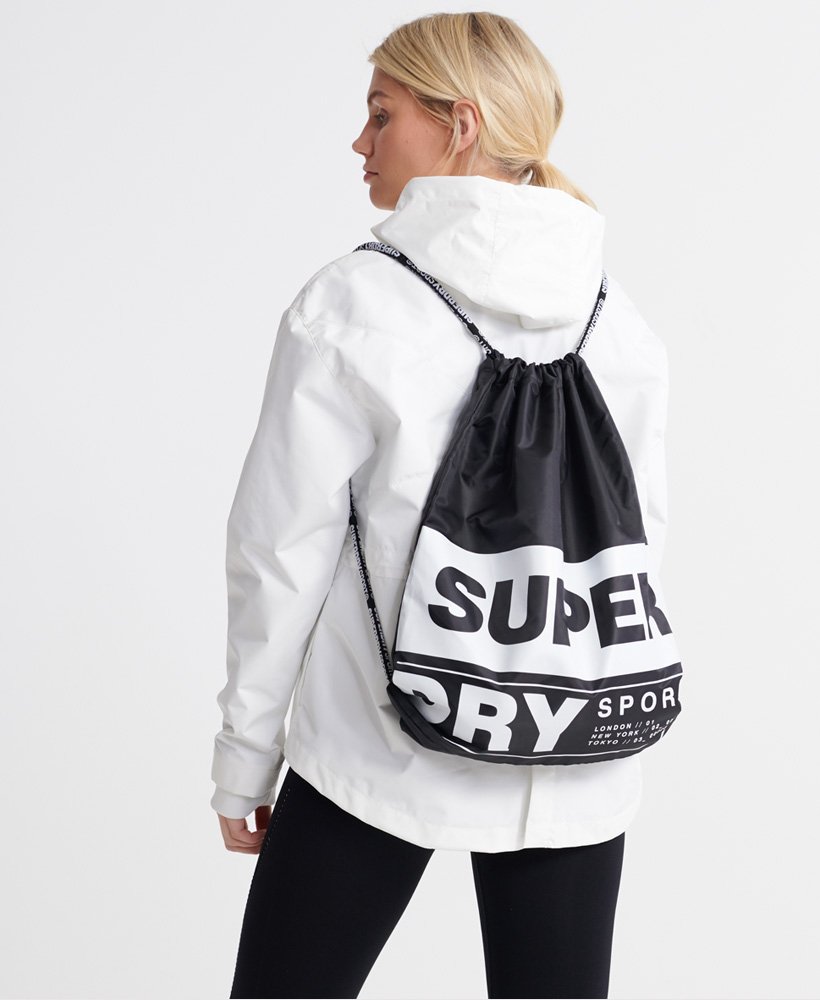 SUPERDRY DRAWSTRING BAG กระเป๋าเป้ กระเป๋าแบบรูดเชือก สำหรับผู้หญิง สี ...