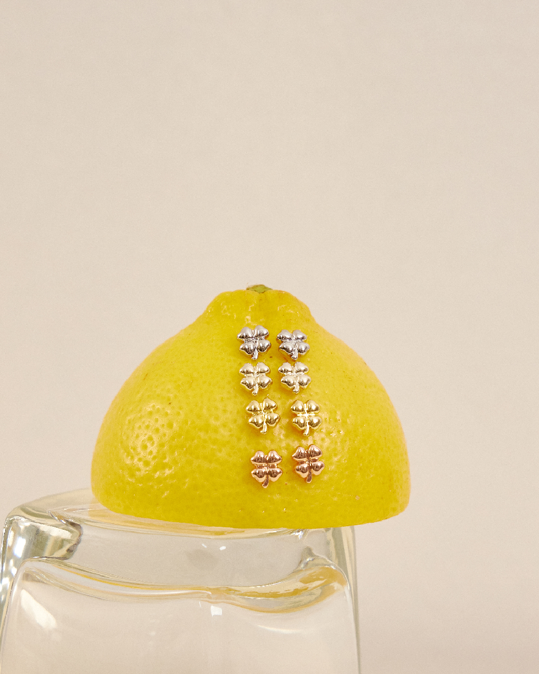 Julys - clover stud earrings - julysbkk - ThaiPick