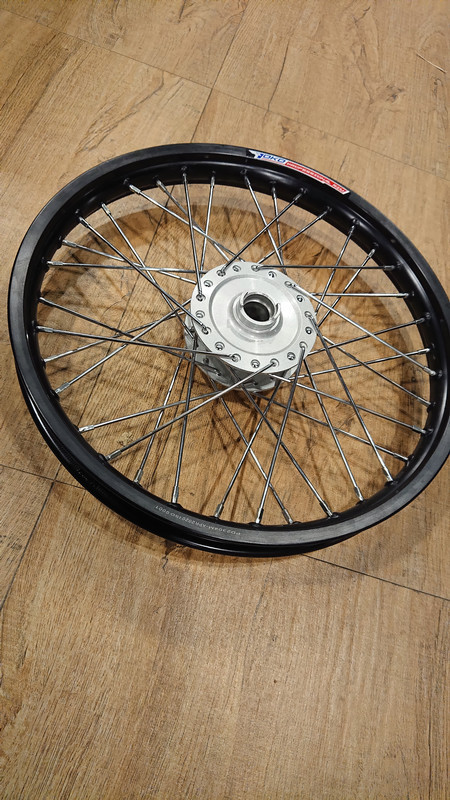 ชุดล้อดำ YOKO ขอบเรียบ ดุมเดิมสีบอร์นลูกปืน ซี่ชุบเงิน 1.40x2 ใส่ ...