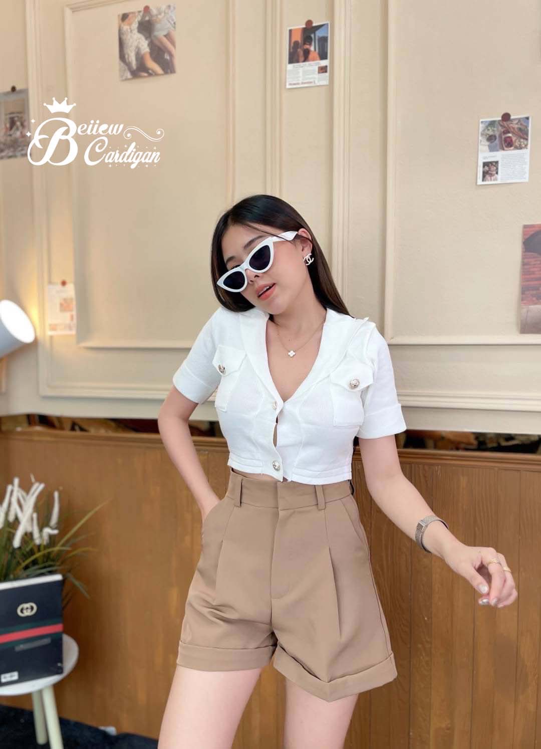 BW.warisara🦄เสื้อครอปเอวลอย งานผ้าไหมพรมทรงคอเว้าแต่งโปโลกระดุมผ่าหน้าและกระเป๋าหลอกทั้ง2ด้าน ...