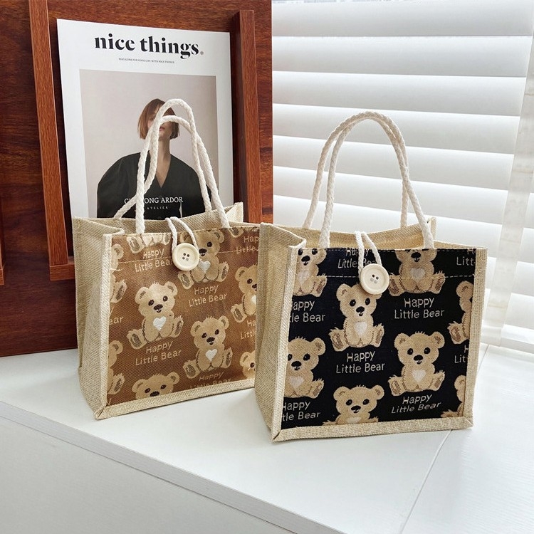 กระเป๋าผ้าแฟชั่นลายน้องหมี กระเป๋าสาน ทรงช้อปปิ้ง ผ้ากระสอบ กระเป๋าผ้า ถุงผ้าใบเล็ก TB006 ...