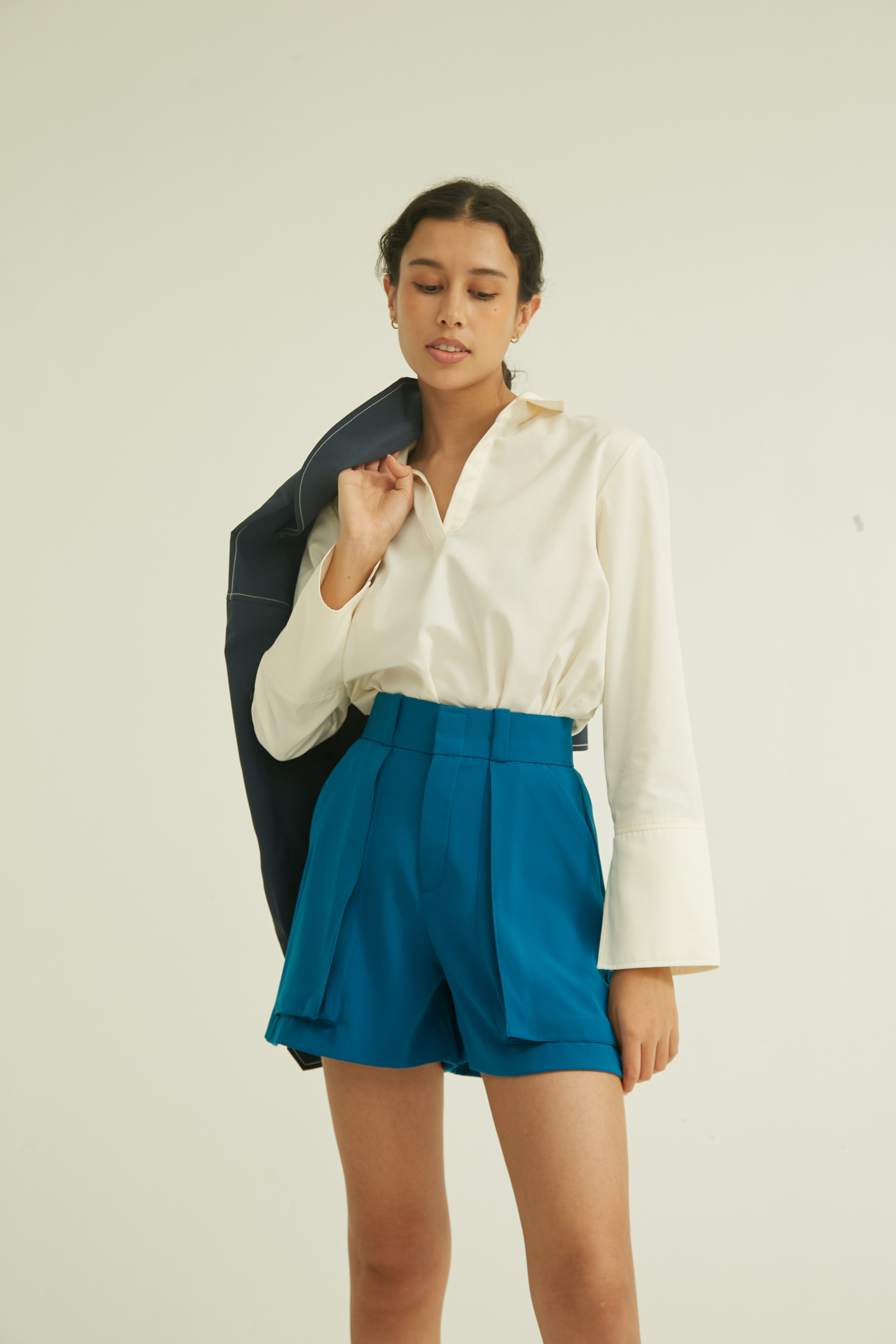 Alter & Beyond - Scandi shorts - L E A D - ThaiPick