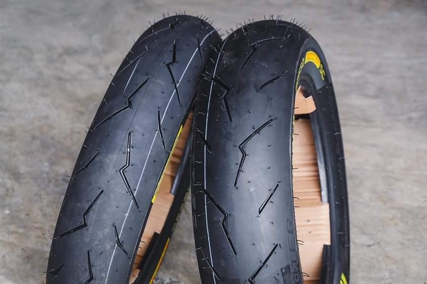ยาง PIRELLI ROSSO SC ตัวนี้ขอบ 12 ตัวอักษรเหลือง ยางปี 24 ขนาดยางหน้า ...