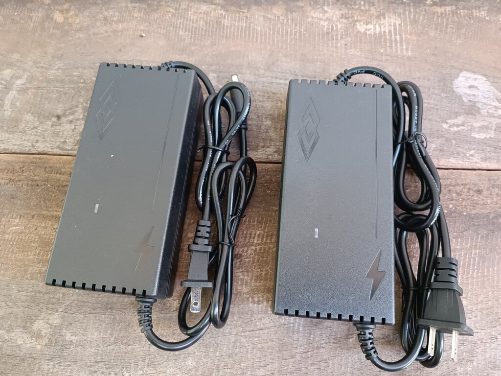 ที่ชาร์จ 21.9V 3A - 5A ที่ชาร์จแบตเตอรี่ lithium phosphate Lifepo4 ...