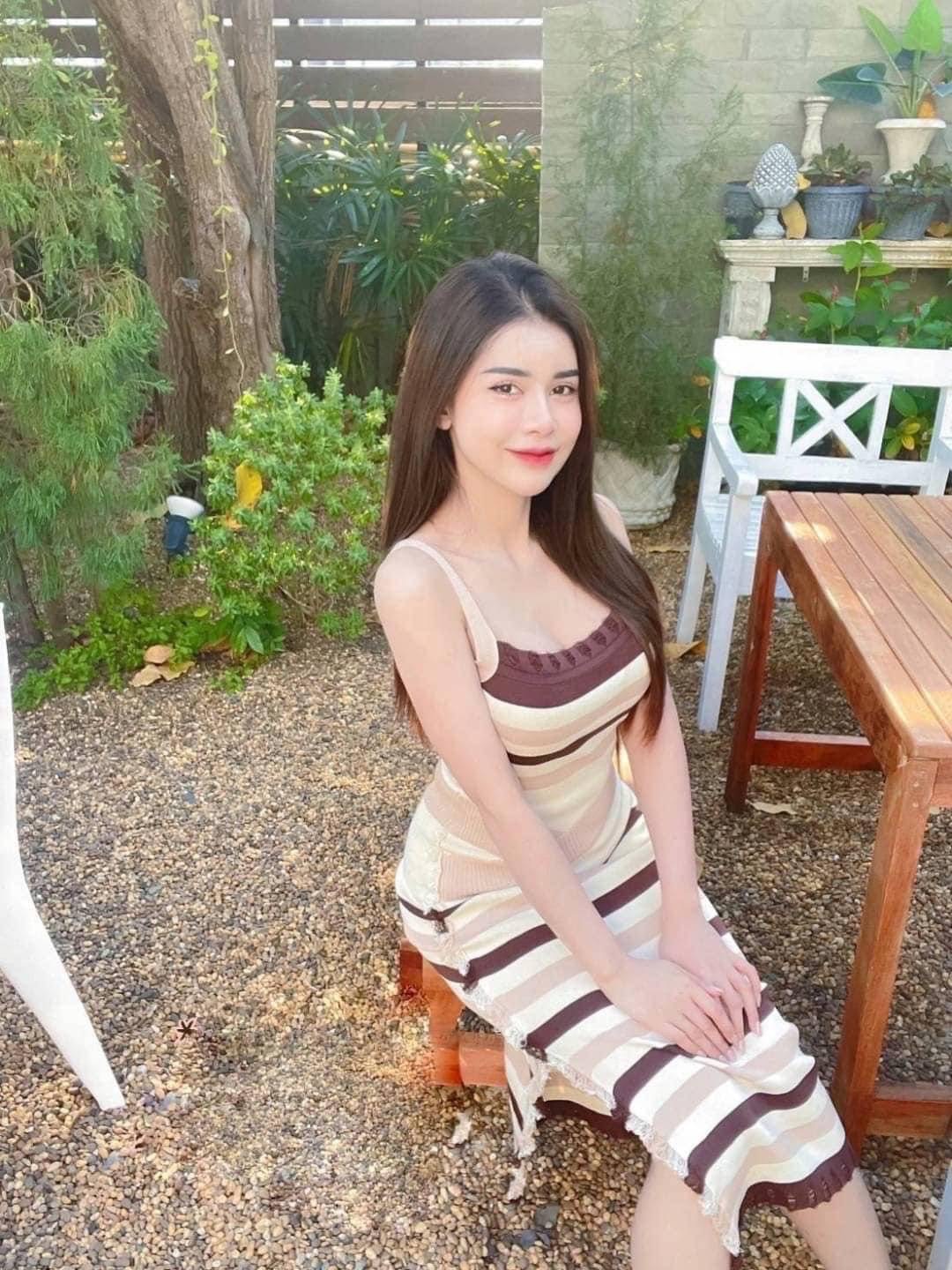 BW.warisara🦄มินิเดรสกล้ามสายเดี่ยวเข้ารูป งานตามเทรนด์แฟชั่น งานติดกระแสมาแรง เป็นงานผ้าไหมพรม ...