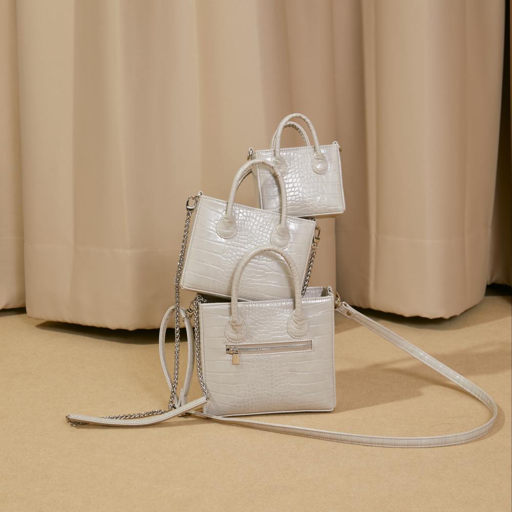 【COD】[Preorder1-2weeks][white=snow] Mini Vissy bag กระเป๋าสะพายข้าง ...