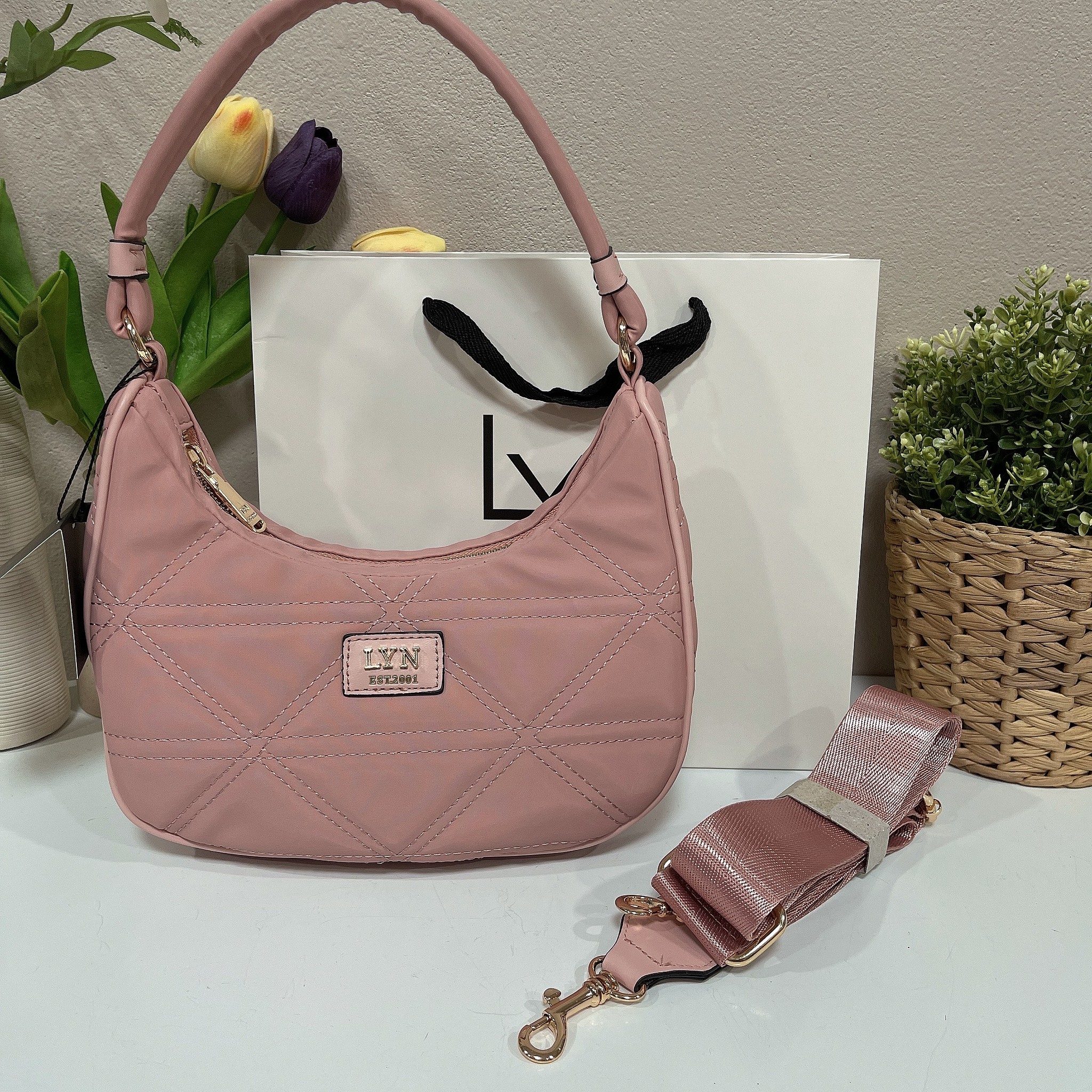 NEW LYN HANDBAG ใหม่ กระเป๋าถือ กระเป๋าลิน กระเป๋าสะพายไหล่ ทรง HOBO bag ของแท้ 100% | Lazada.co.th