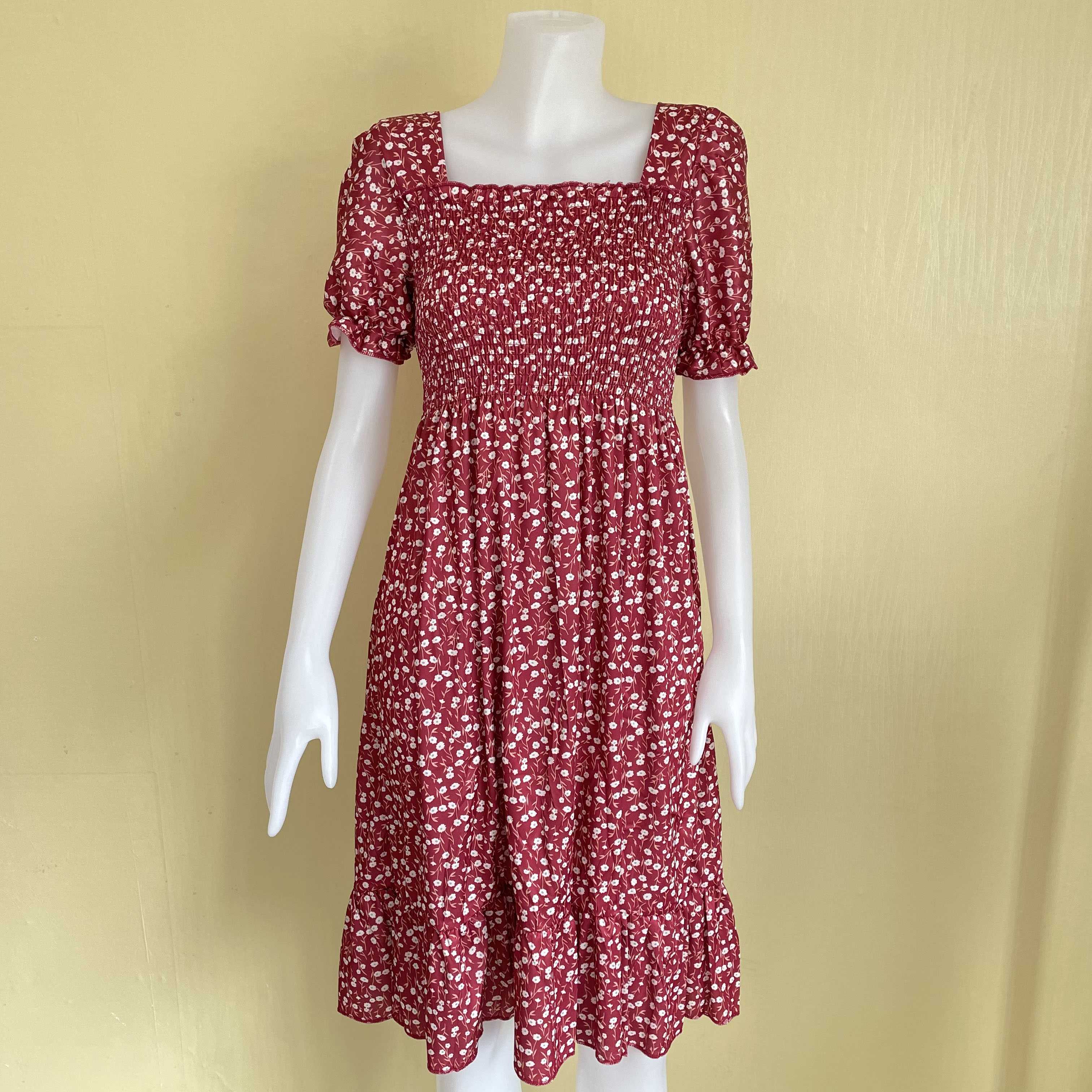 vivi.an ชุดเดรสมินิมอล เดรสคอเหลี่ยม เดรสกระโปรงยาวน่ารักๆ ลายดอกไม้ สม ...