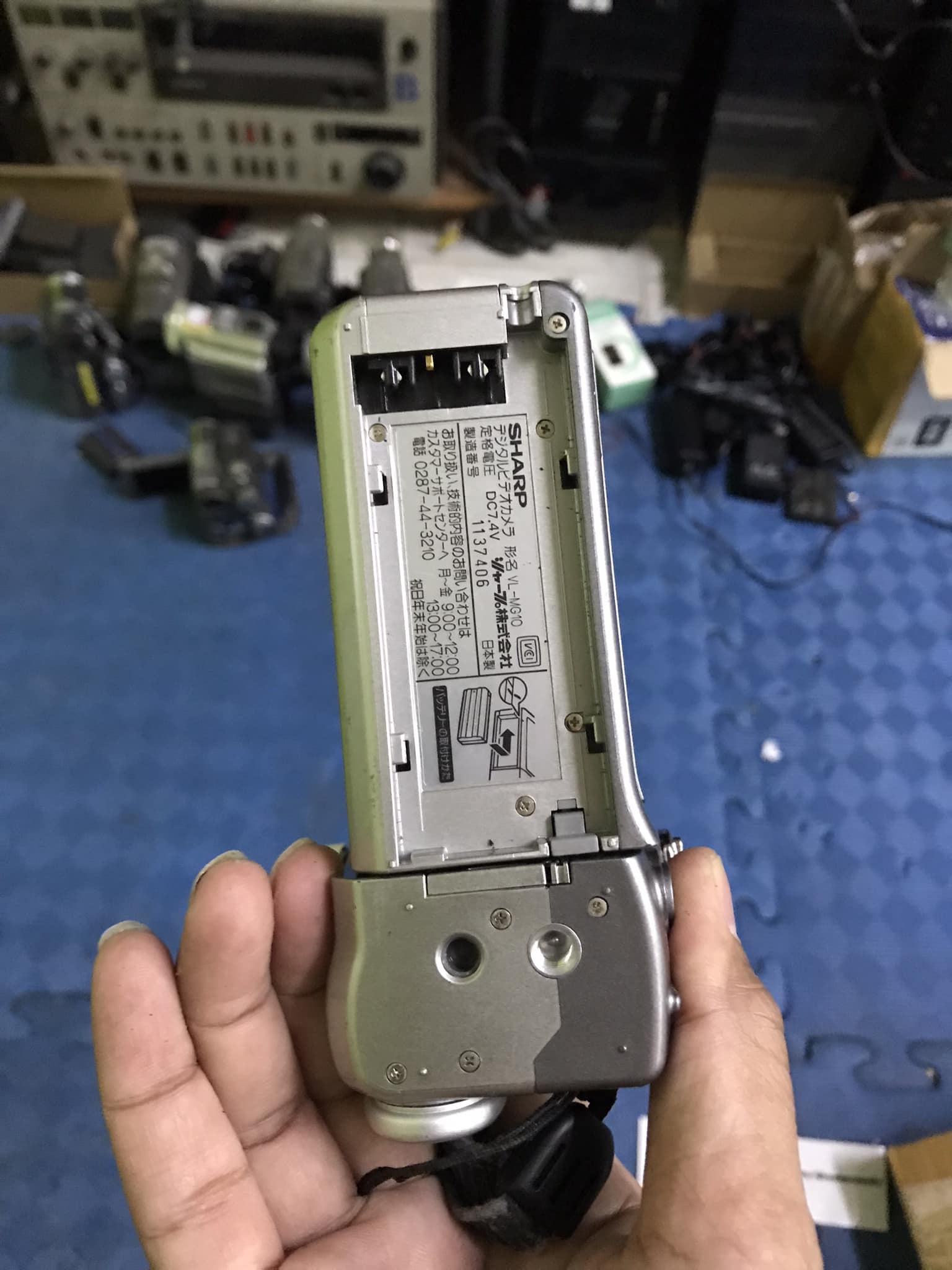 Sharp VL-MG10 ระบบม้วนมินิดีวี งานวัดดวงไม่มีแบตลอง ตีเสียไว้ก่อนครับ ไม่มีอุปกรณ์ ไม่รับคืน No ...