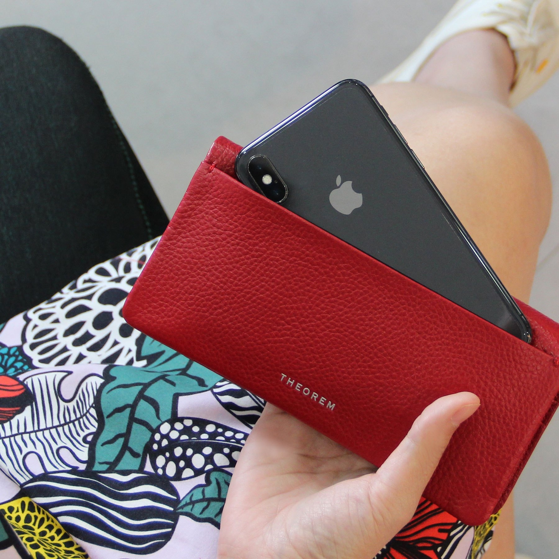 RAY -กระเป๋าสตางค์ใบยาวหนังแท้ สีแดง THEOREM | Lazada.co.th