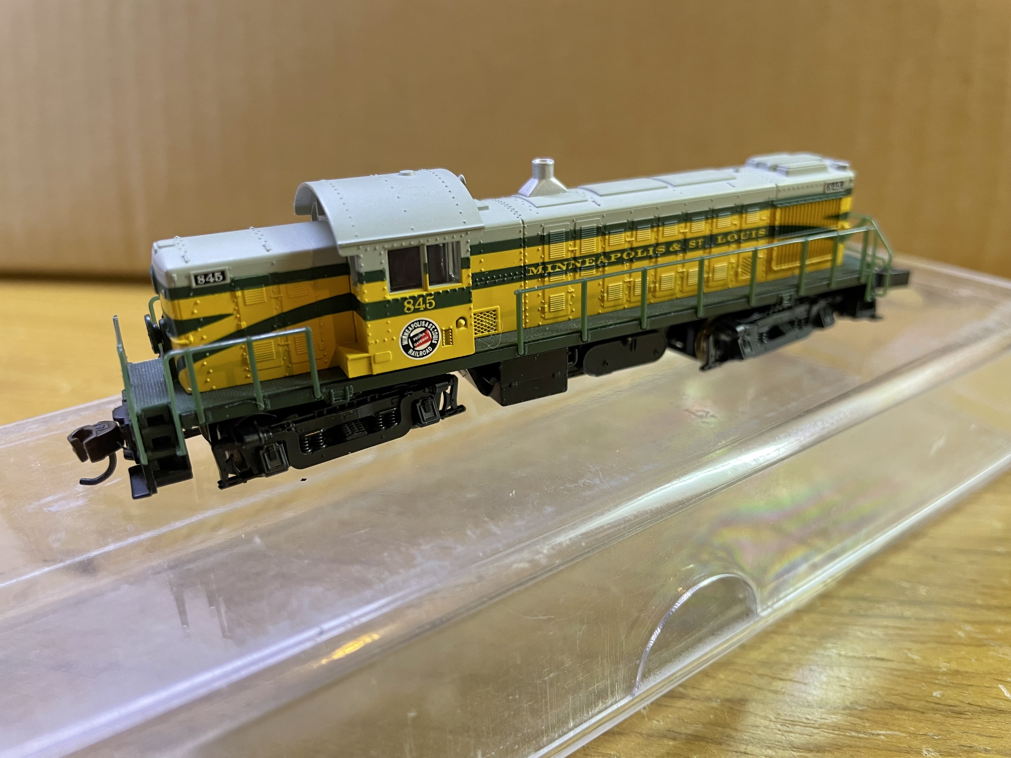 As new N Scale Atlas Diesel Locomotive Minneapolis St Louis and new ...