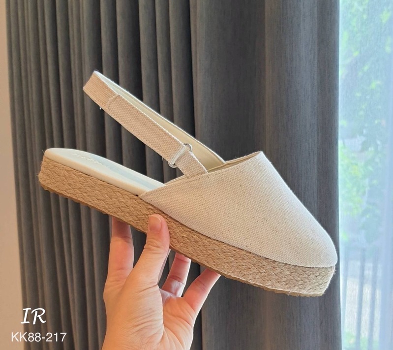 KK88-217 รองเท้าลำลองสวมแคนวาสสีครีม สายรัดส้นปรับได้ - fashion_by ...