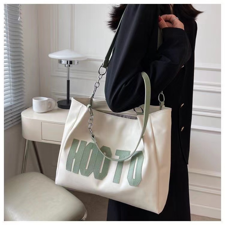 กระเป๋าคล้องแขนงานหนังhootoผู้หญิงสายโช่ - จรรยานี - ThaiPick