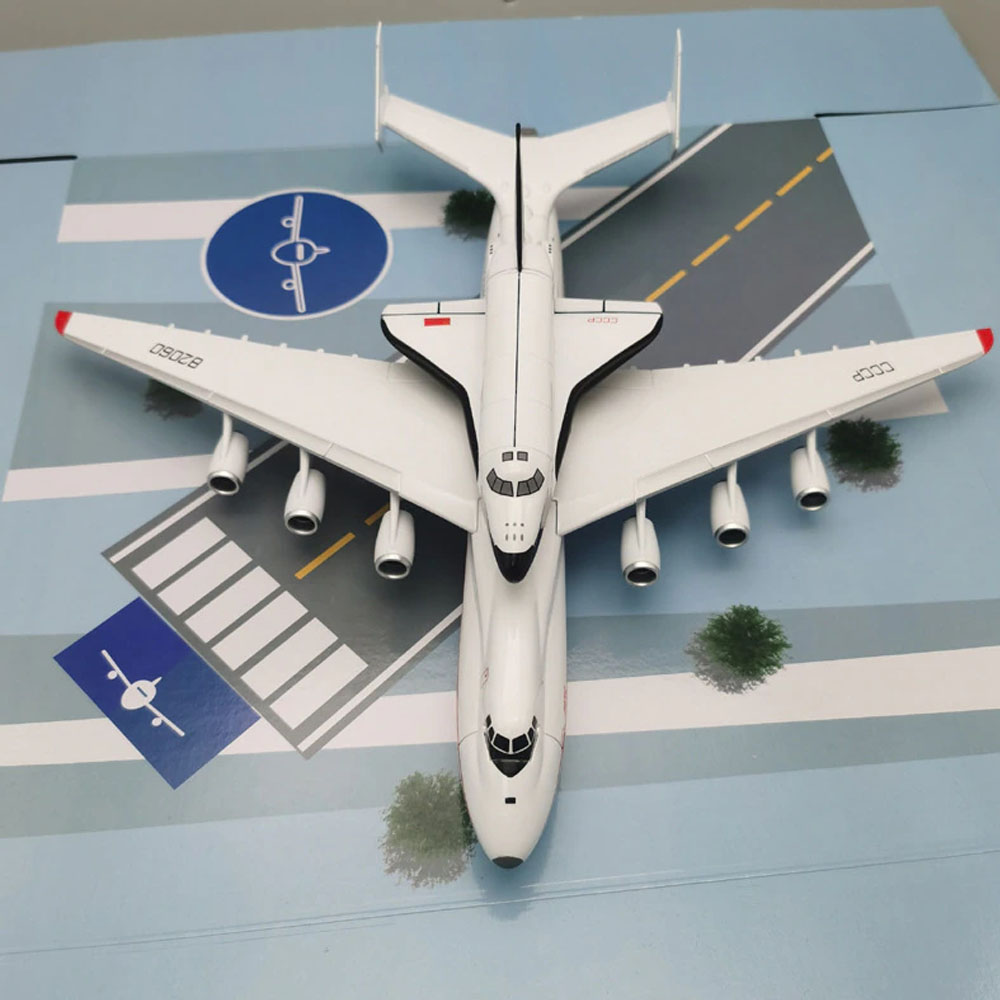 Antonov AN-225 AN225 Mriya with the Buran Russian Space Shuttle ...