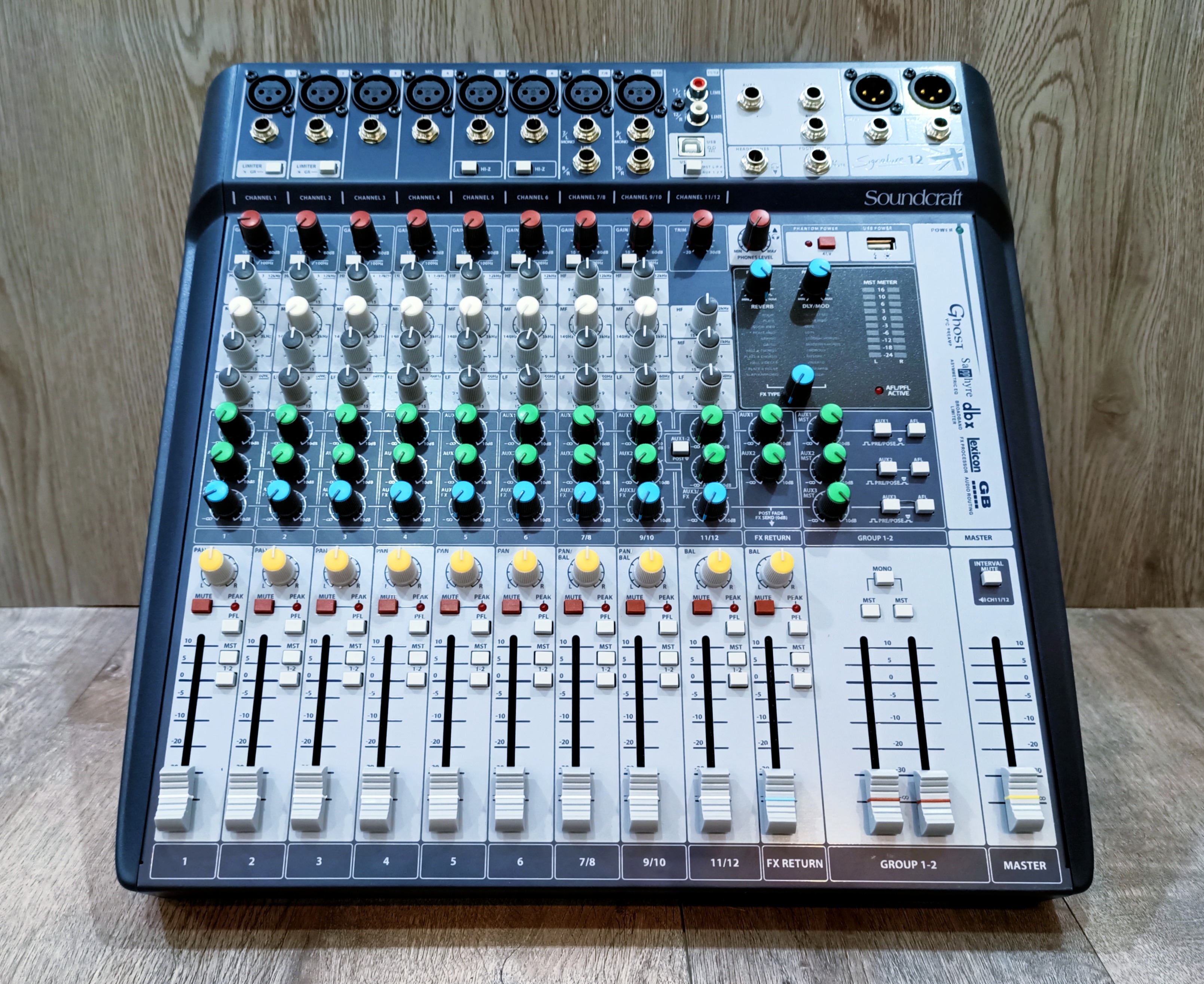 Soundcraft Signature 12 เอ็ฟเฟคแท้ในตัวมิกเซอร์คุณภาพดีที่มืออาชีพนิยม ...